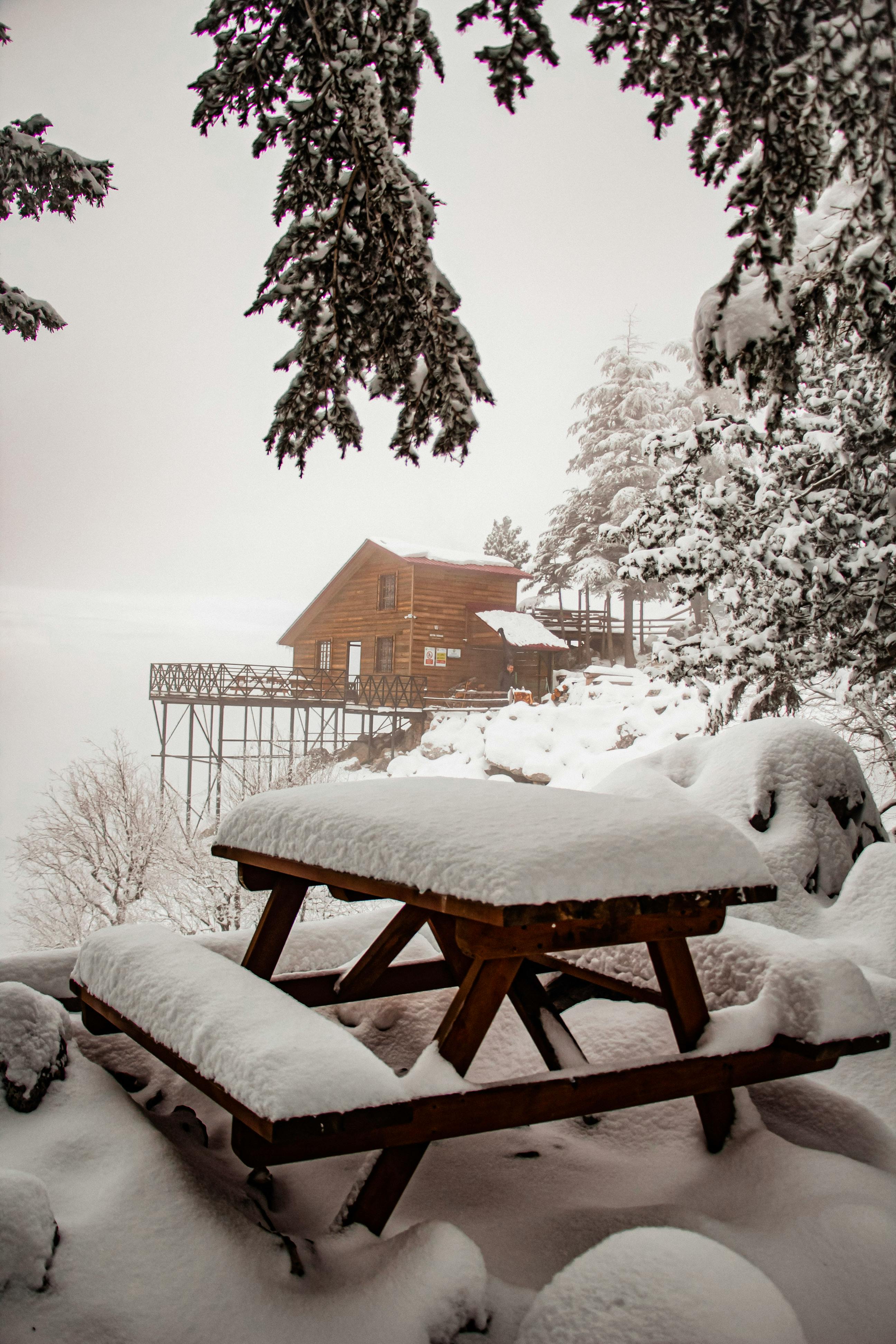 Banc Recouvert De Neige · Photo gratuite