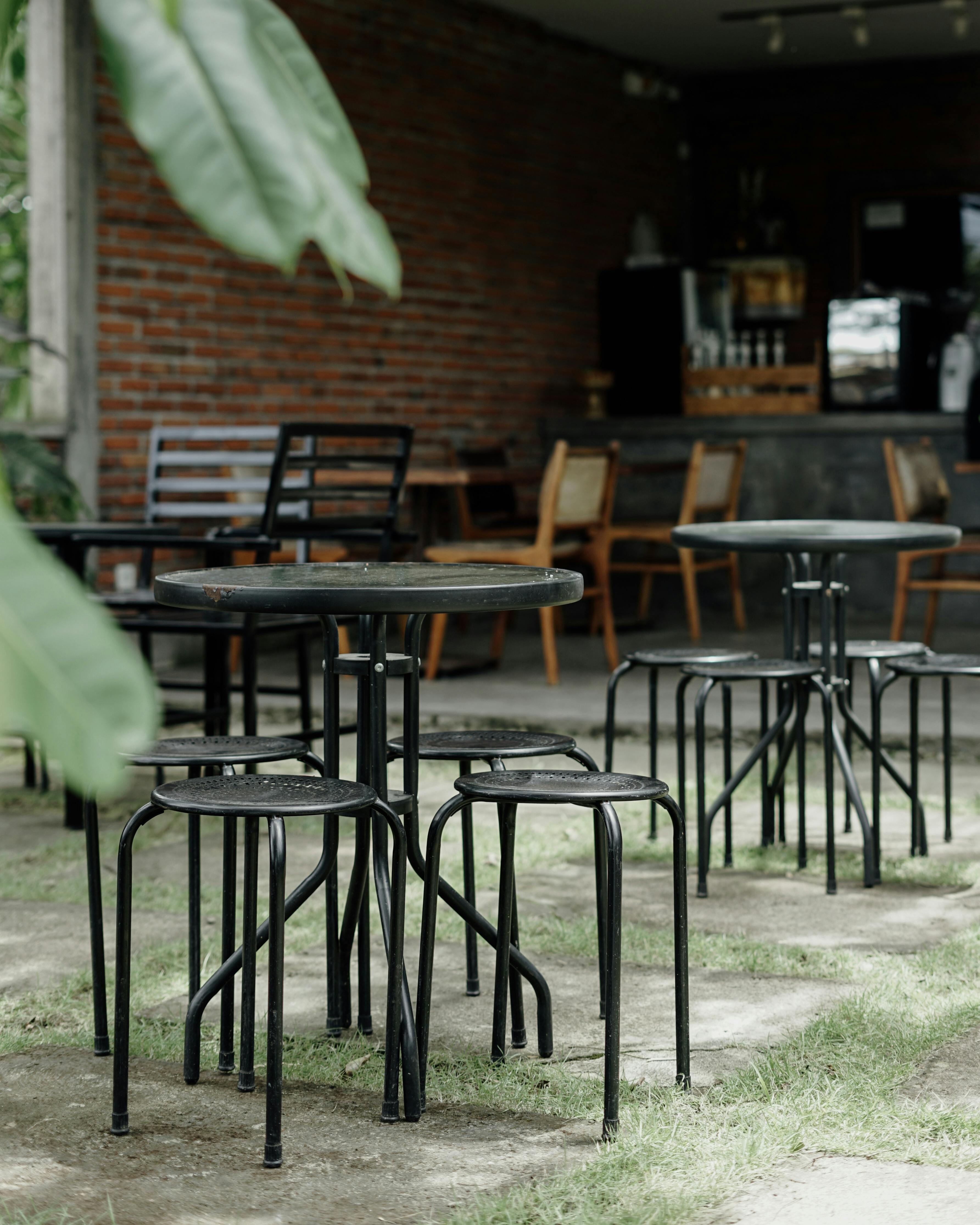Shallow Focus Photography of Bar Stools · Free Stock Photo