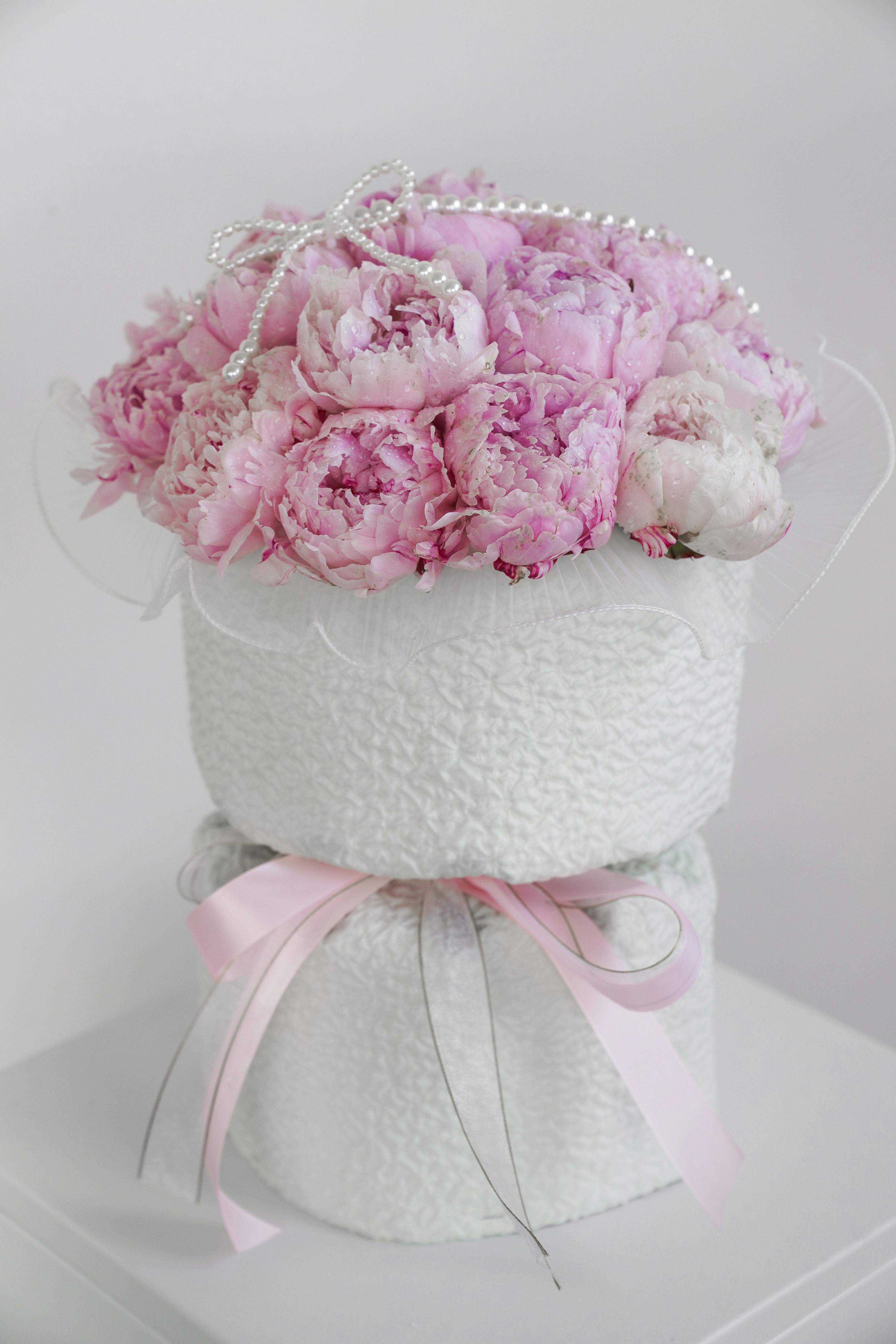 Arrangement of Pink Roses · Free Stock Photo