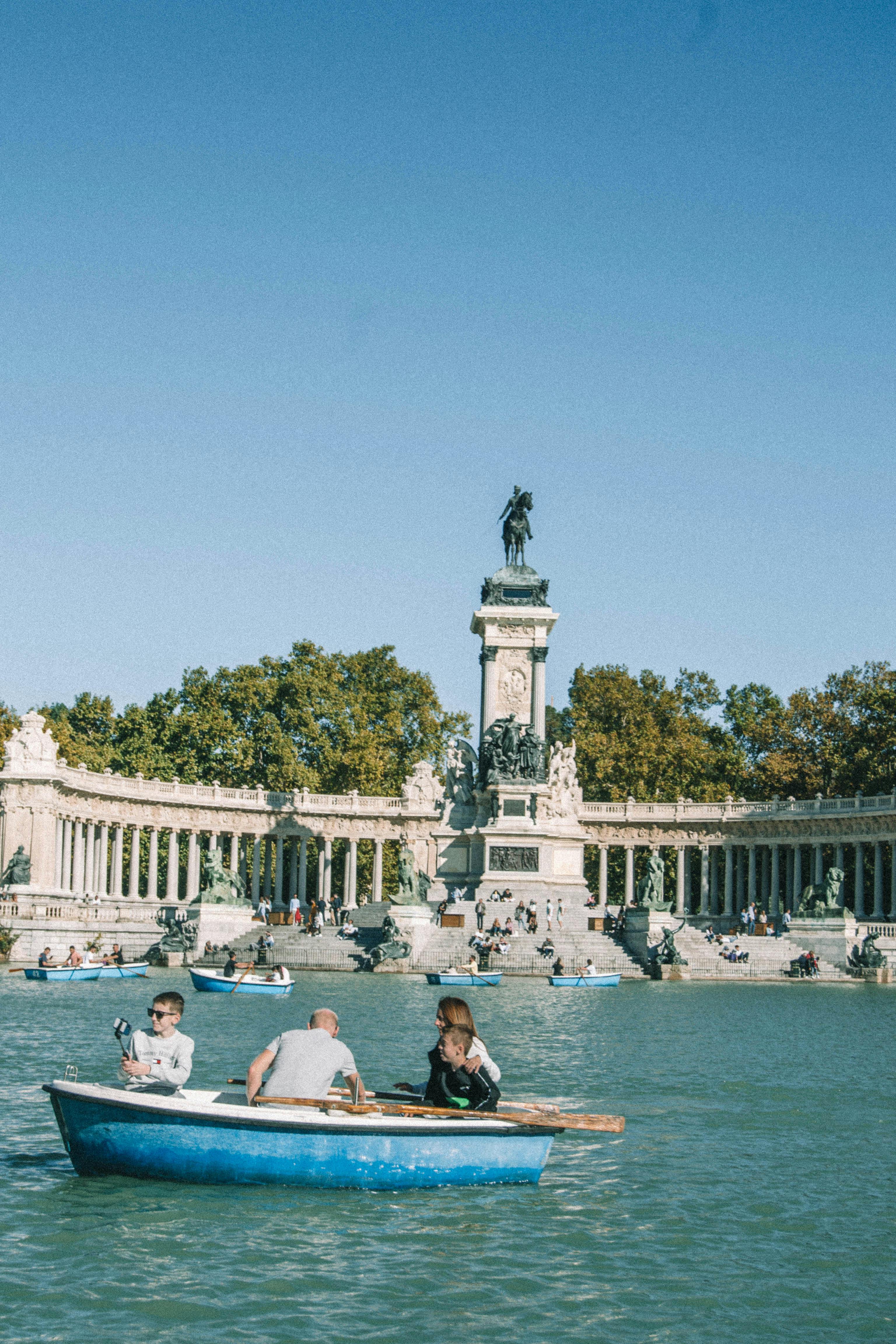 People on Boats on Pond in Retiro Park in Madrid · Free Stock Photo