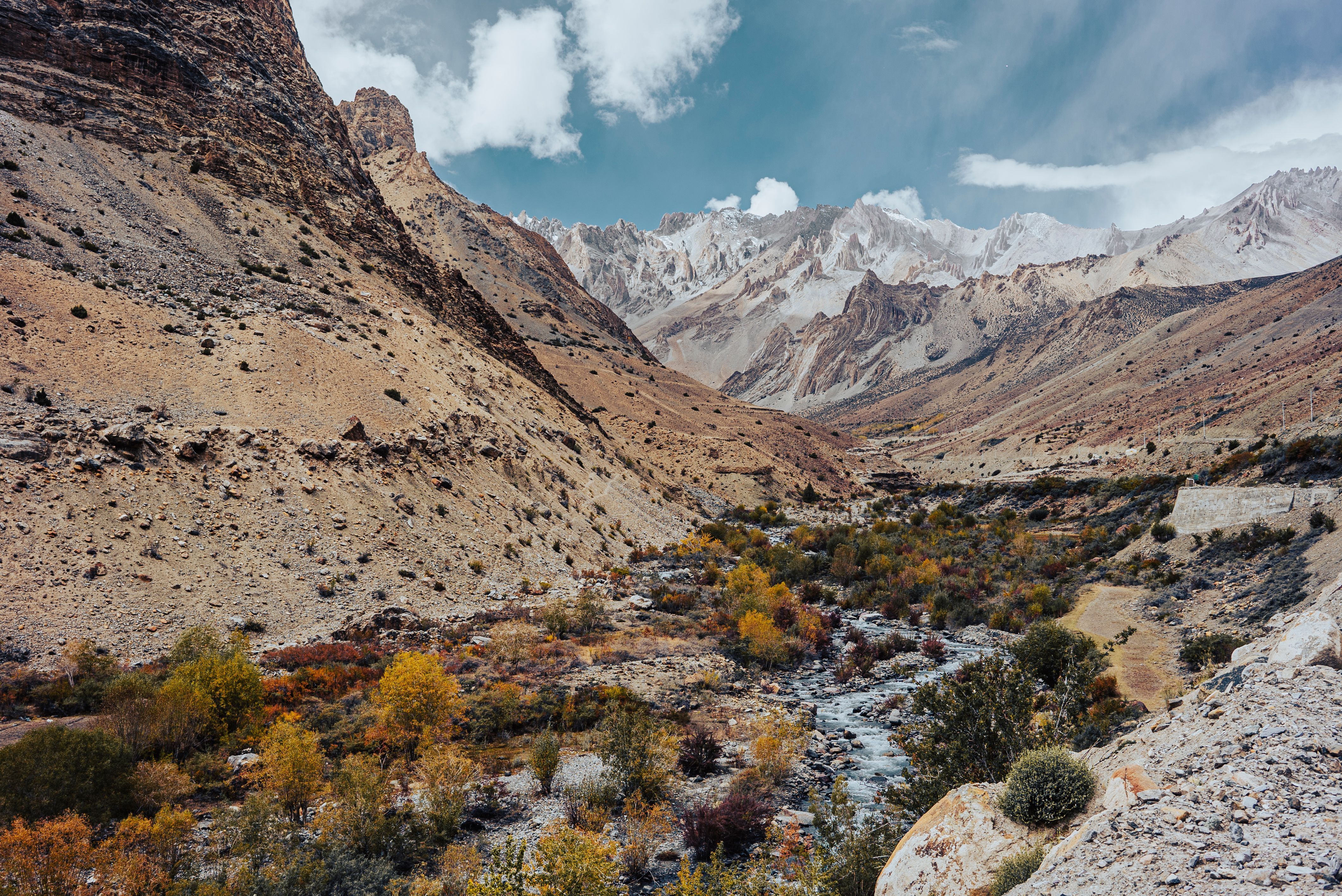 Landscape of a Shallow River in a Mountain Valley · Free Stock Photo