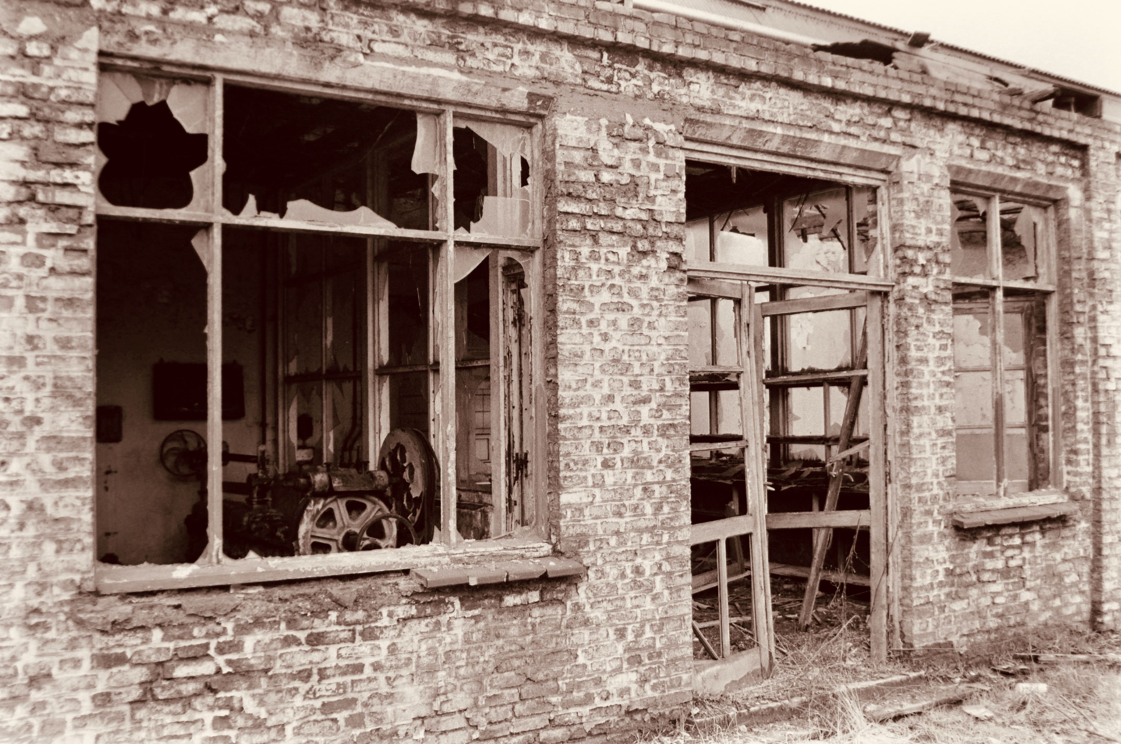 Bulging Wall of an Abandoned Wooden House · Free Stock Photo