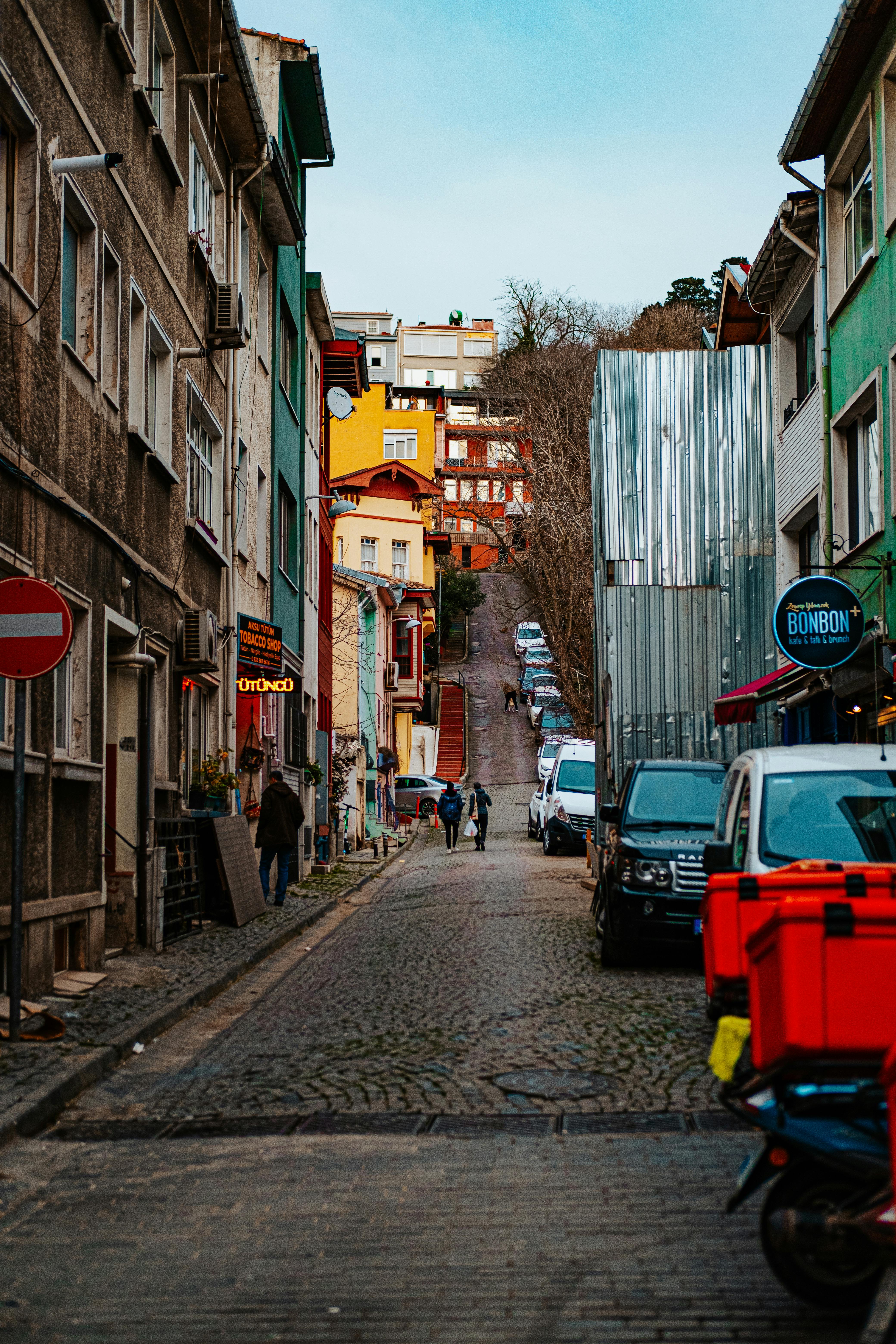 Buildings near Street in Town · Free Stock Photo