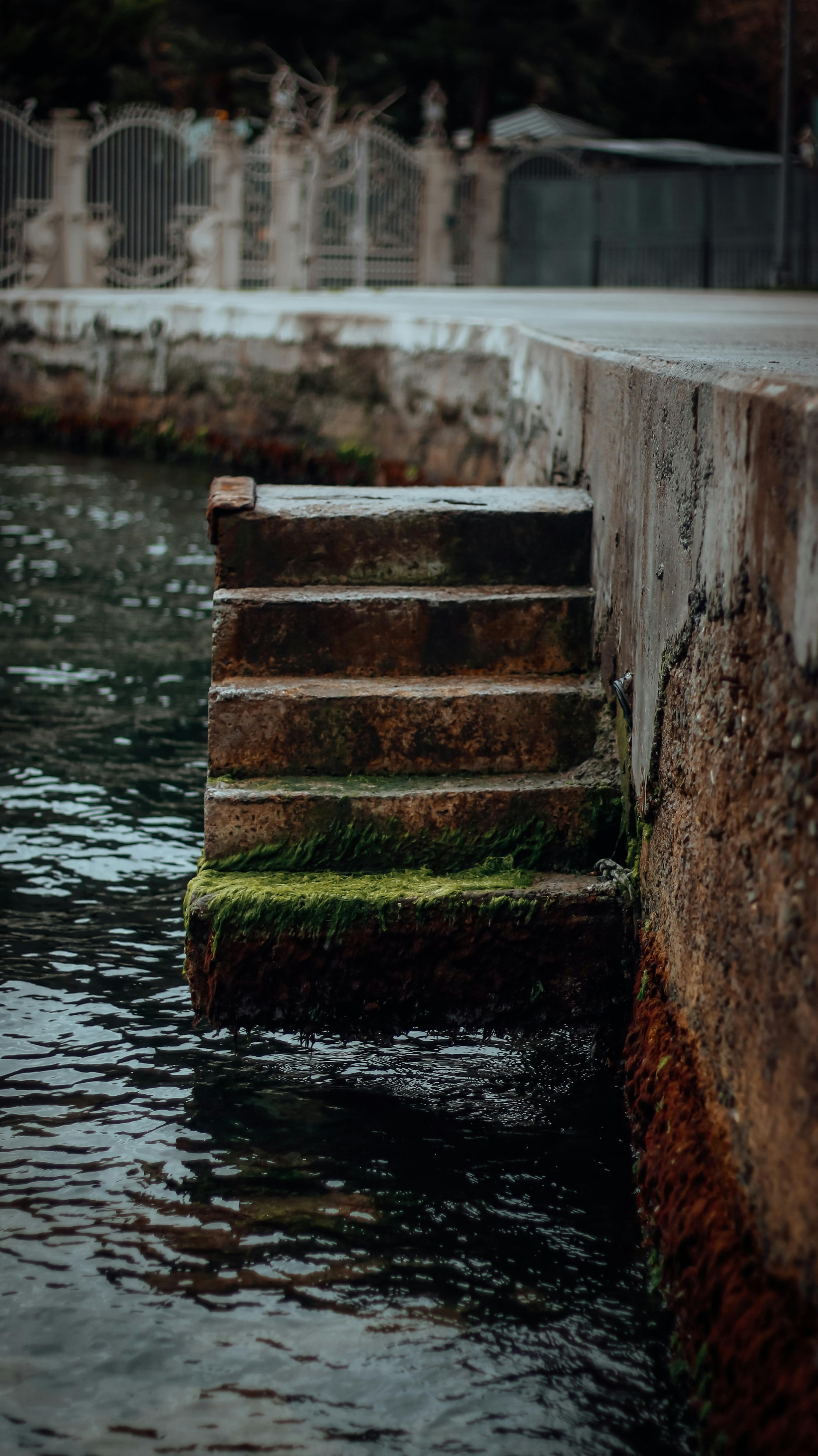 Dirty Steps Inside a Pool · Free Stock Photo