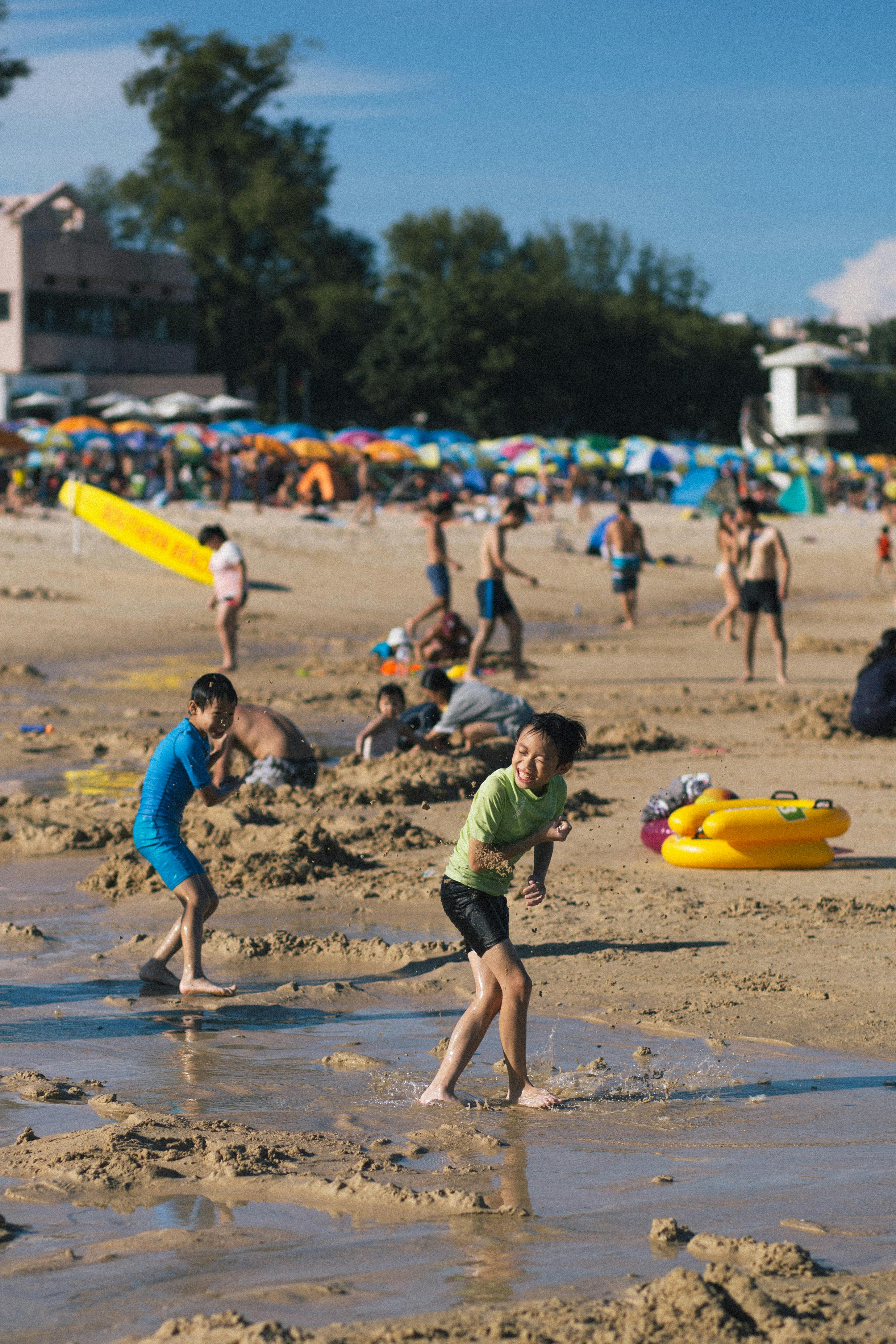 Children Playing on the Beach · Free Stock Photo