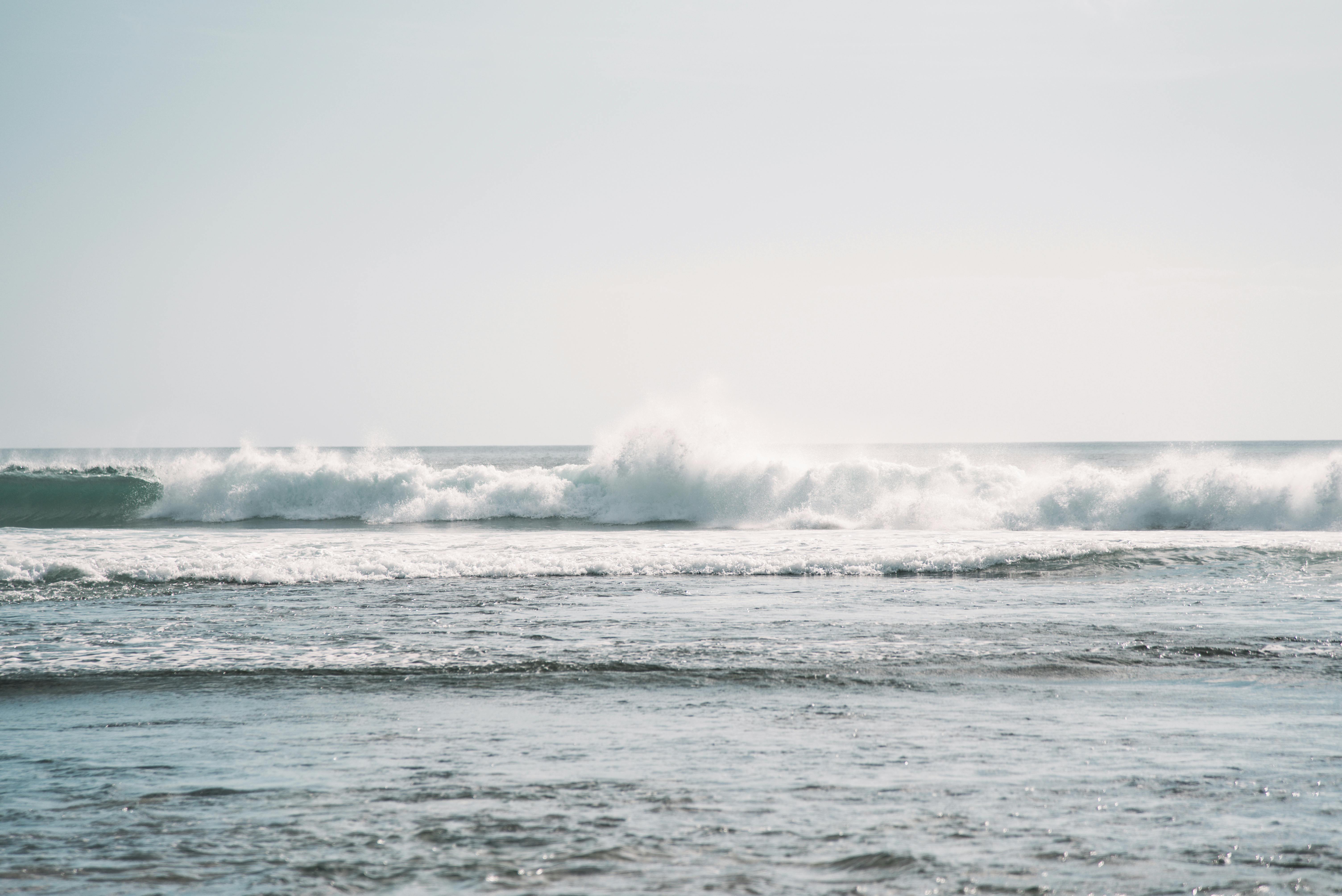 Waves Splashing near the Shore · Free Stock Photo