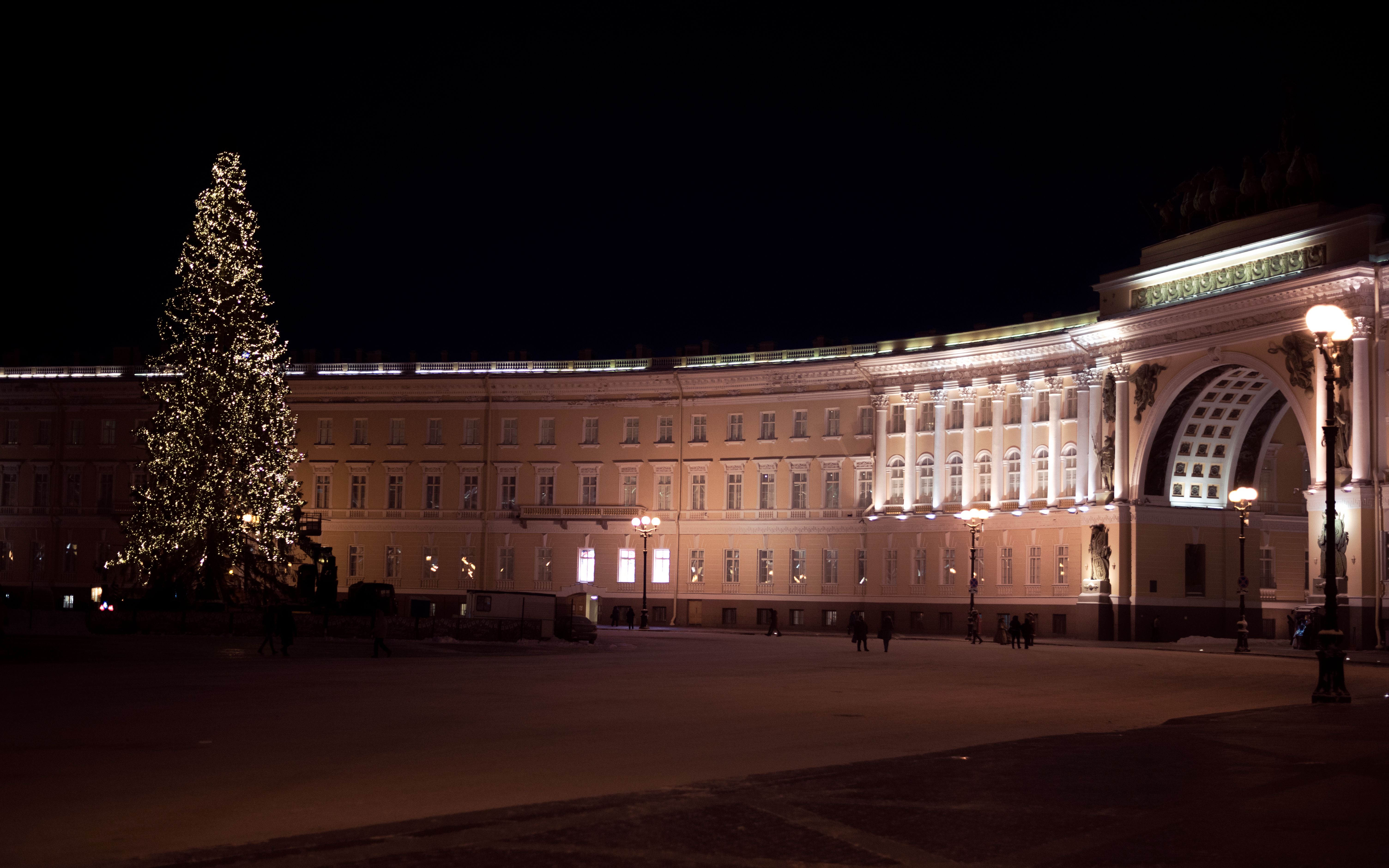 Christmas Tree in Palace Square in Saint Petersburg at Night · Free ...