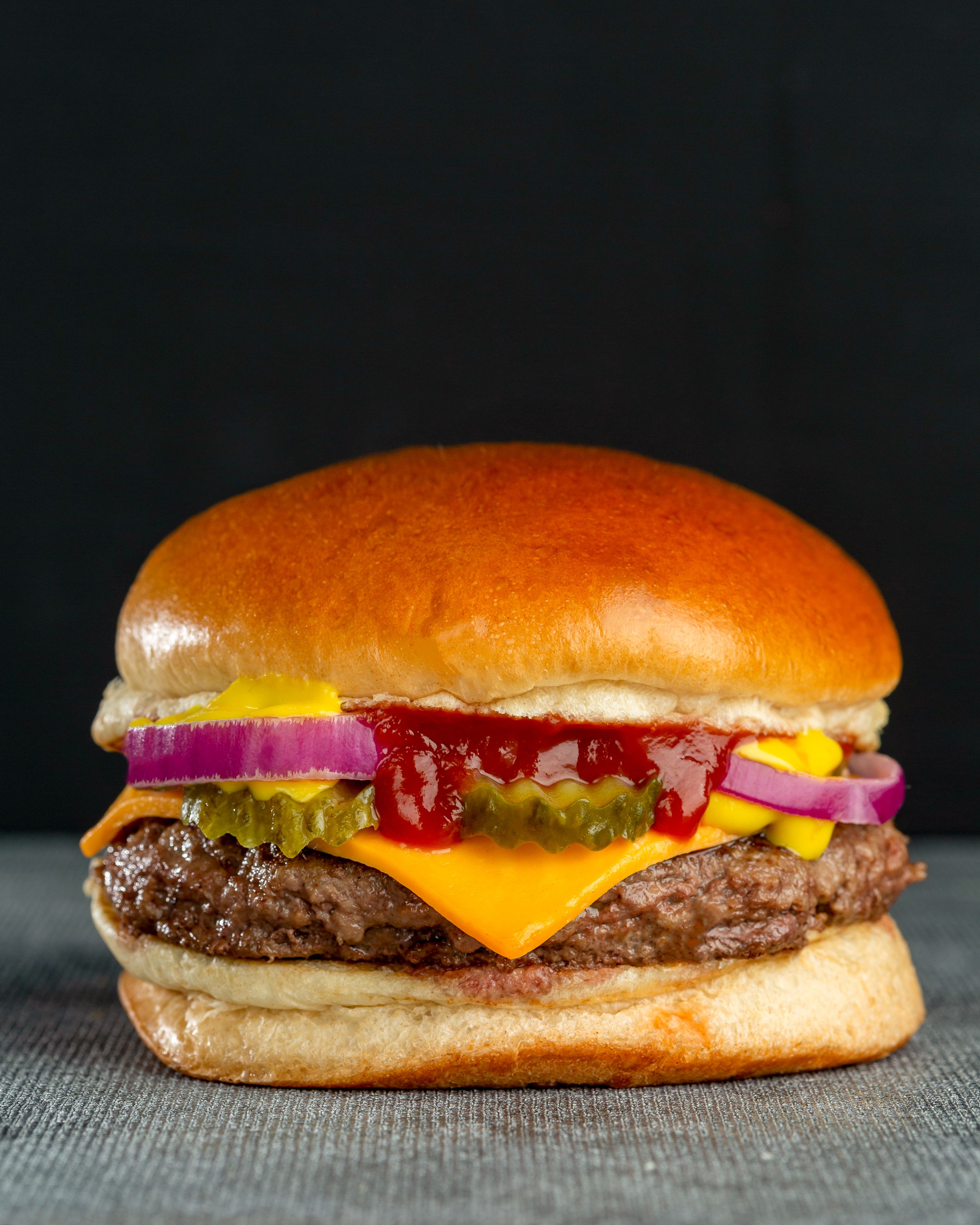 Close-Up Shot of a Burger · Free Stock Photo