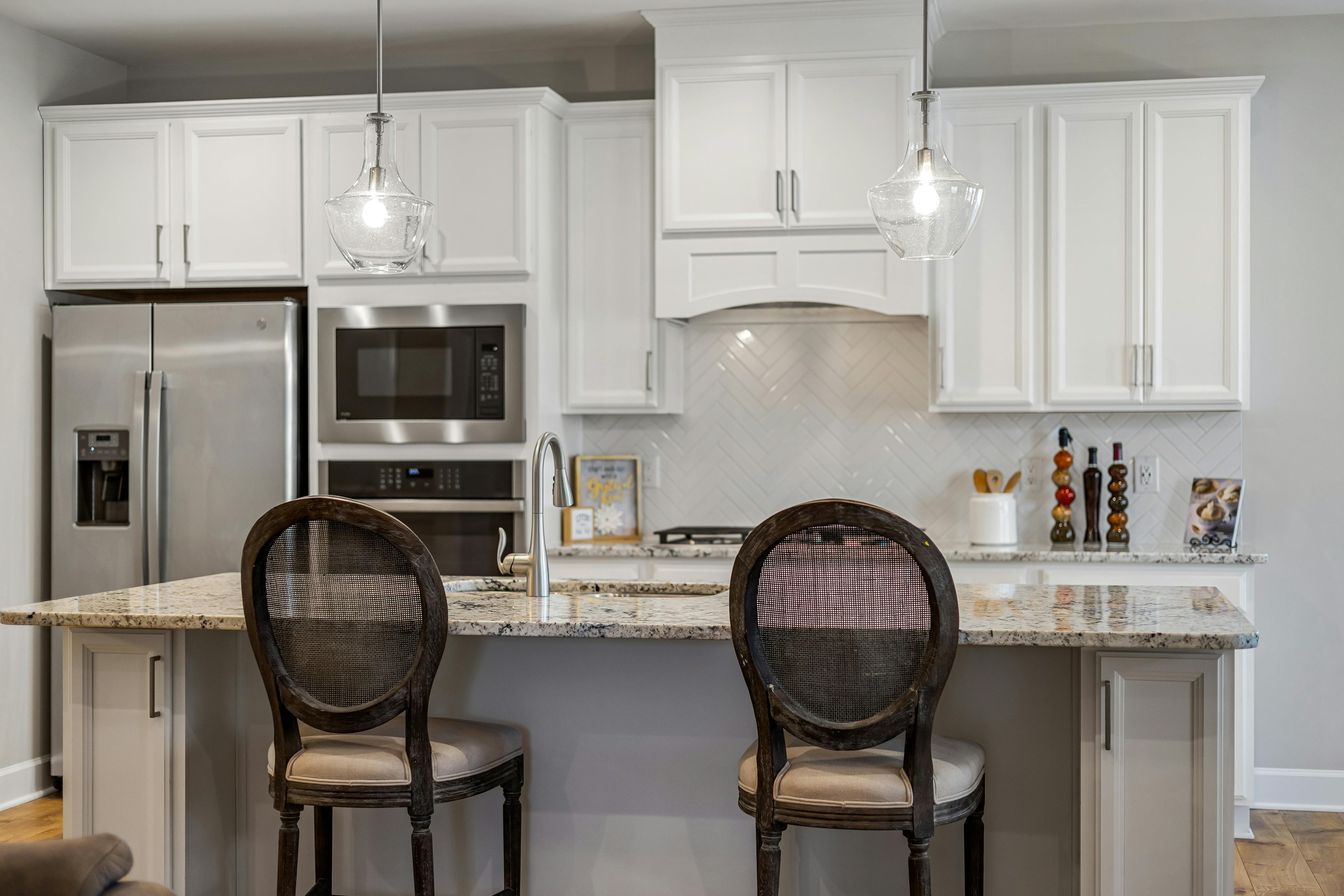 Modern Kitchen with White Cabinets · Free Stock Photo