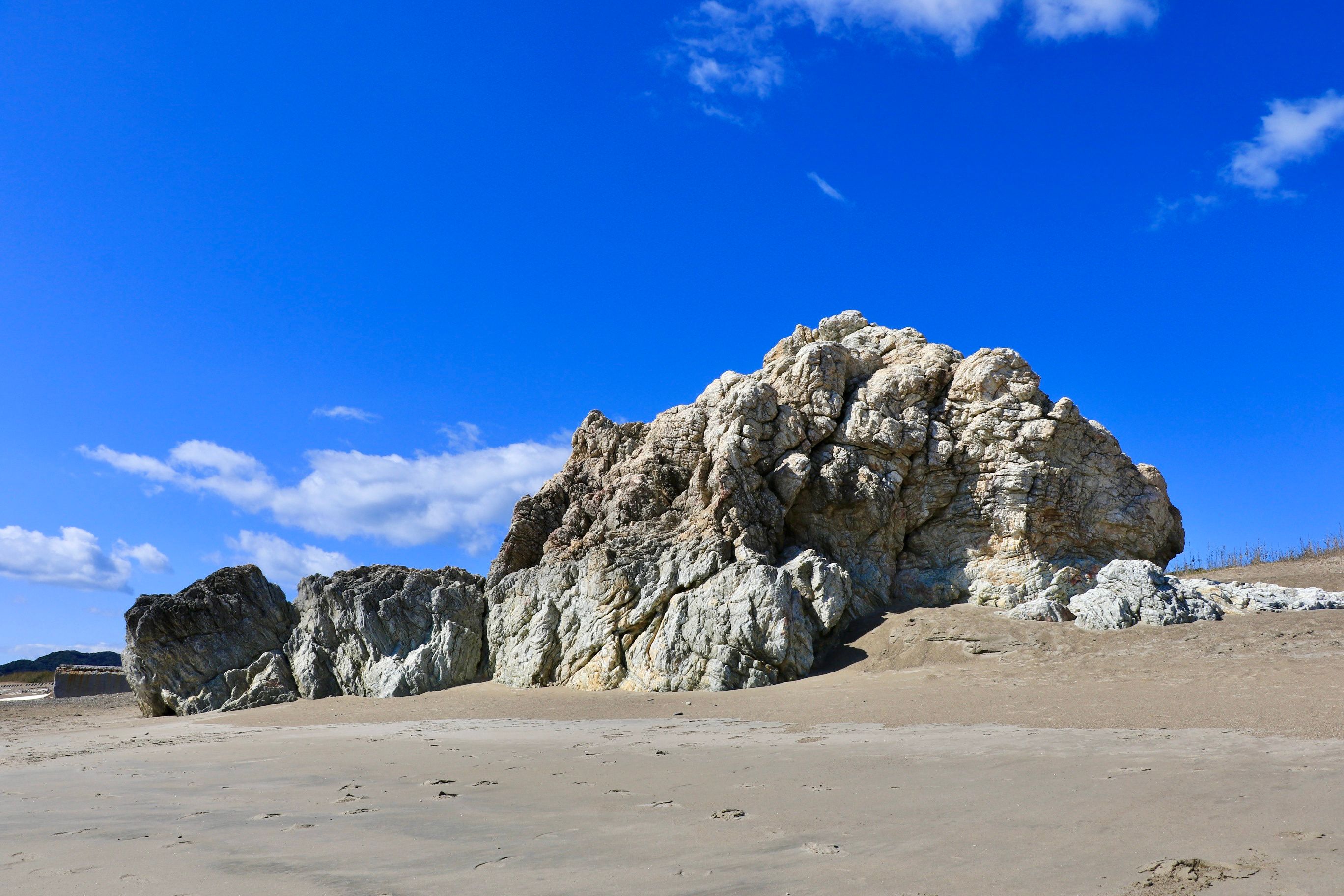 Cave on Beach · Free Stock Photo