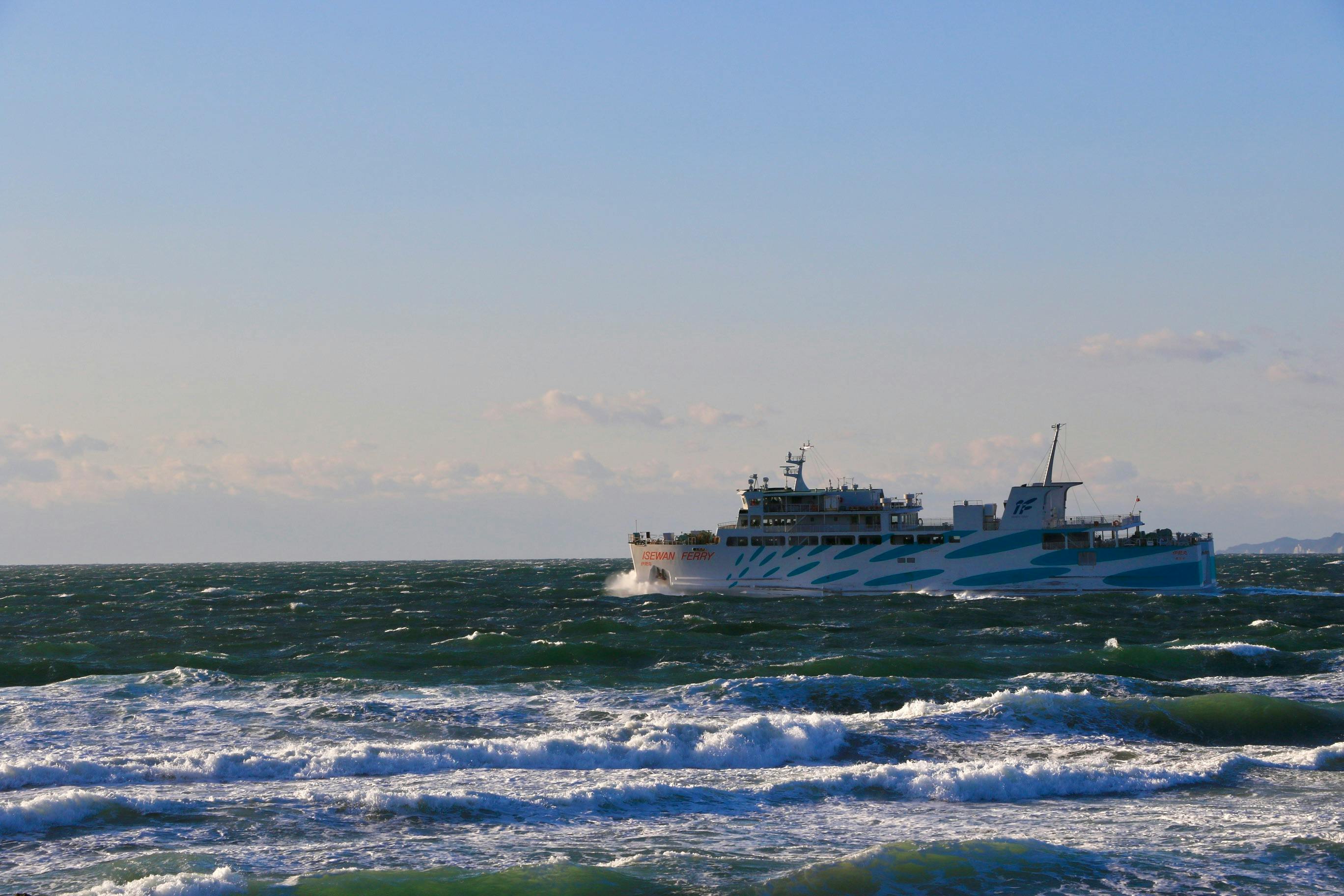 Cruise Ship on Waves in Sea · Free Stock Photo