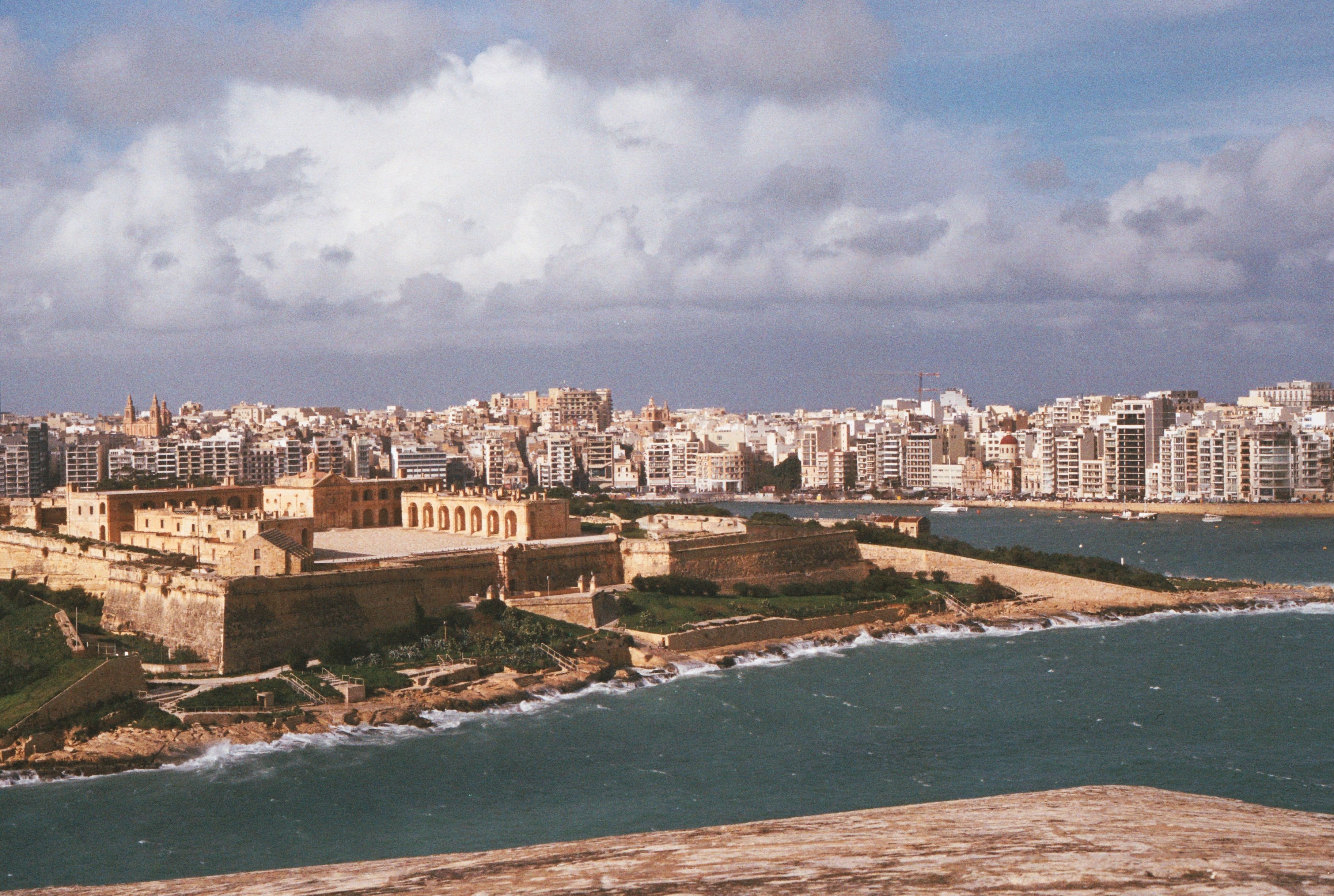 Fort and City · Free Stock Photo