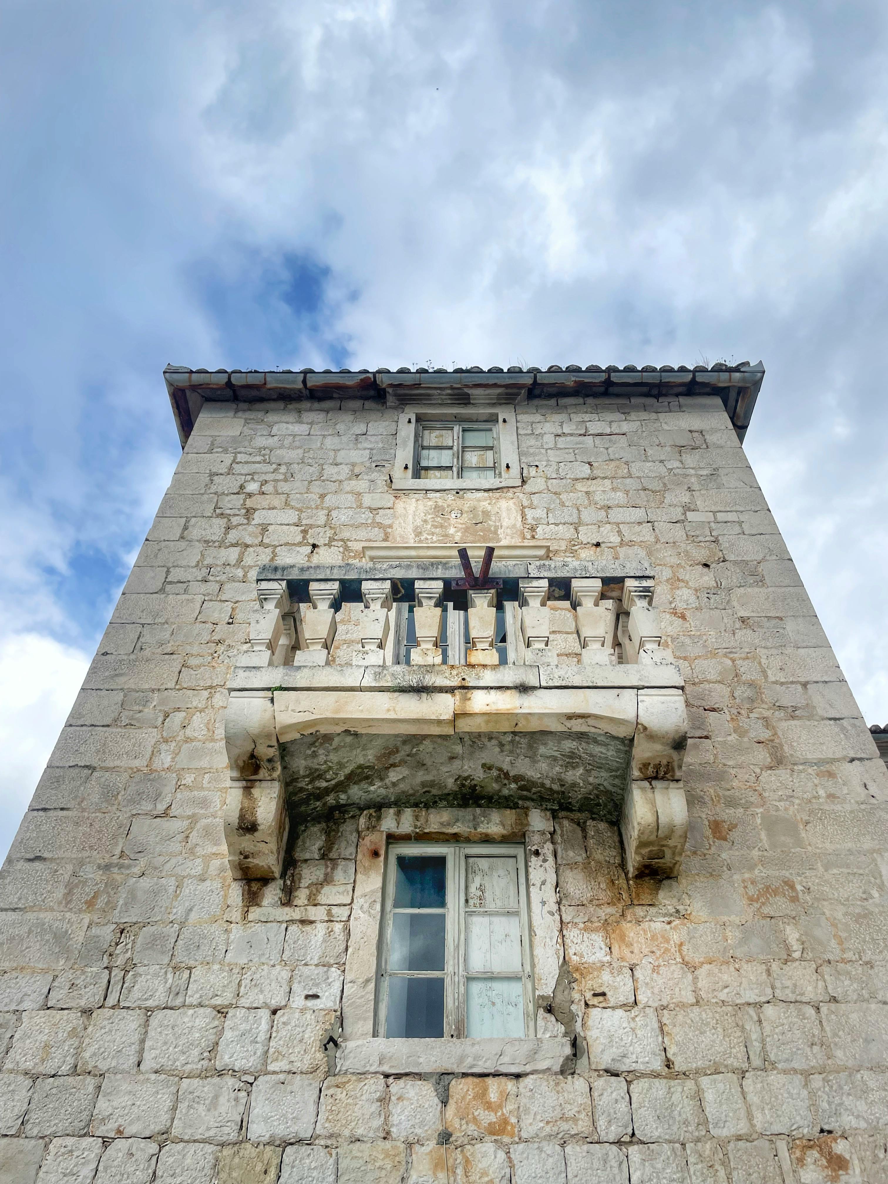 A Dirty Abandoned House · Free Stock Photo