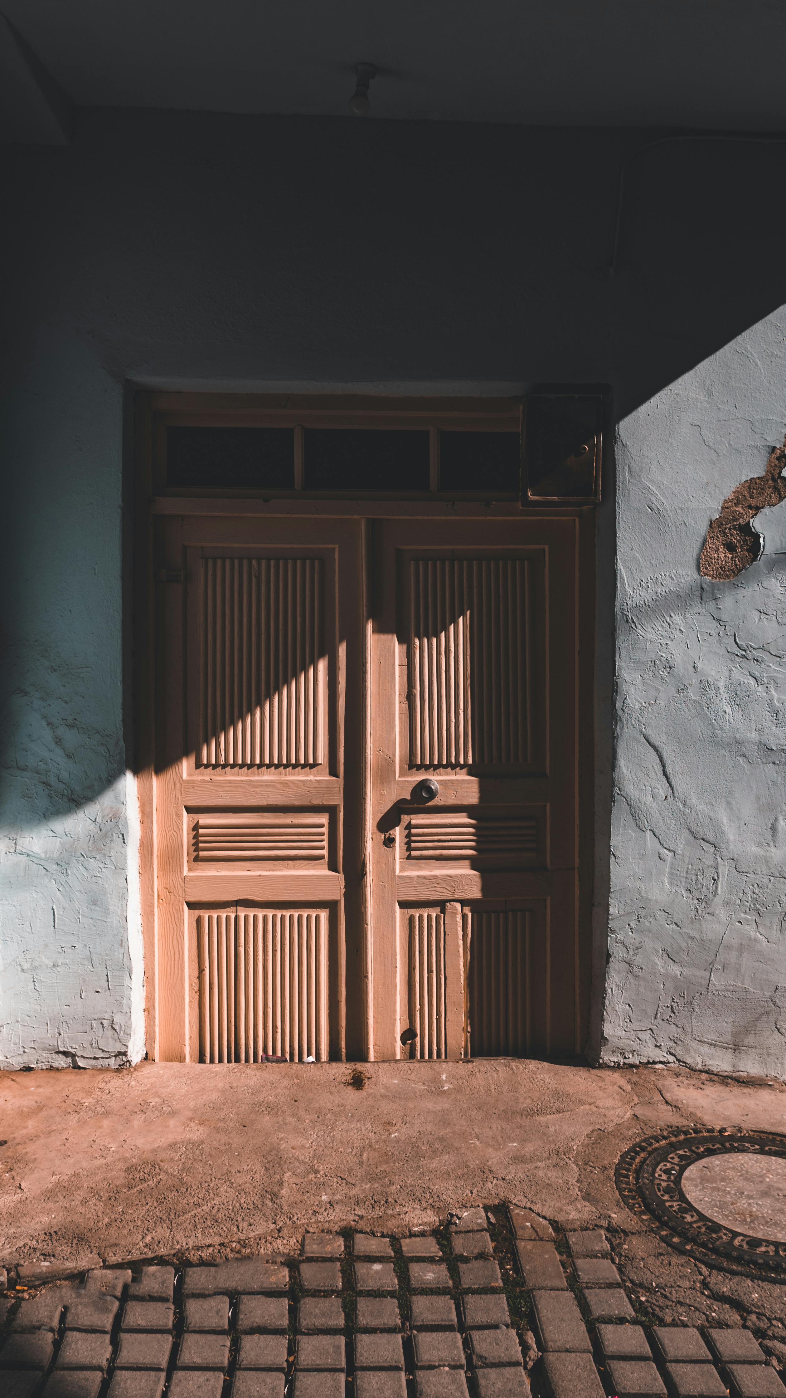 Old Door of a Rundown Building · Free Stock Photo