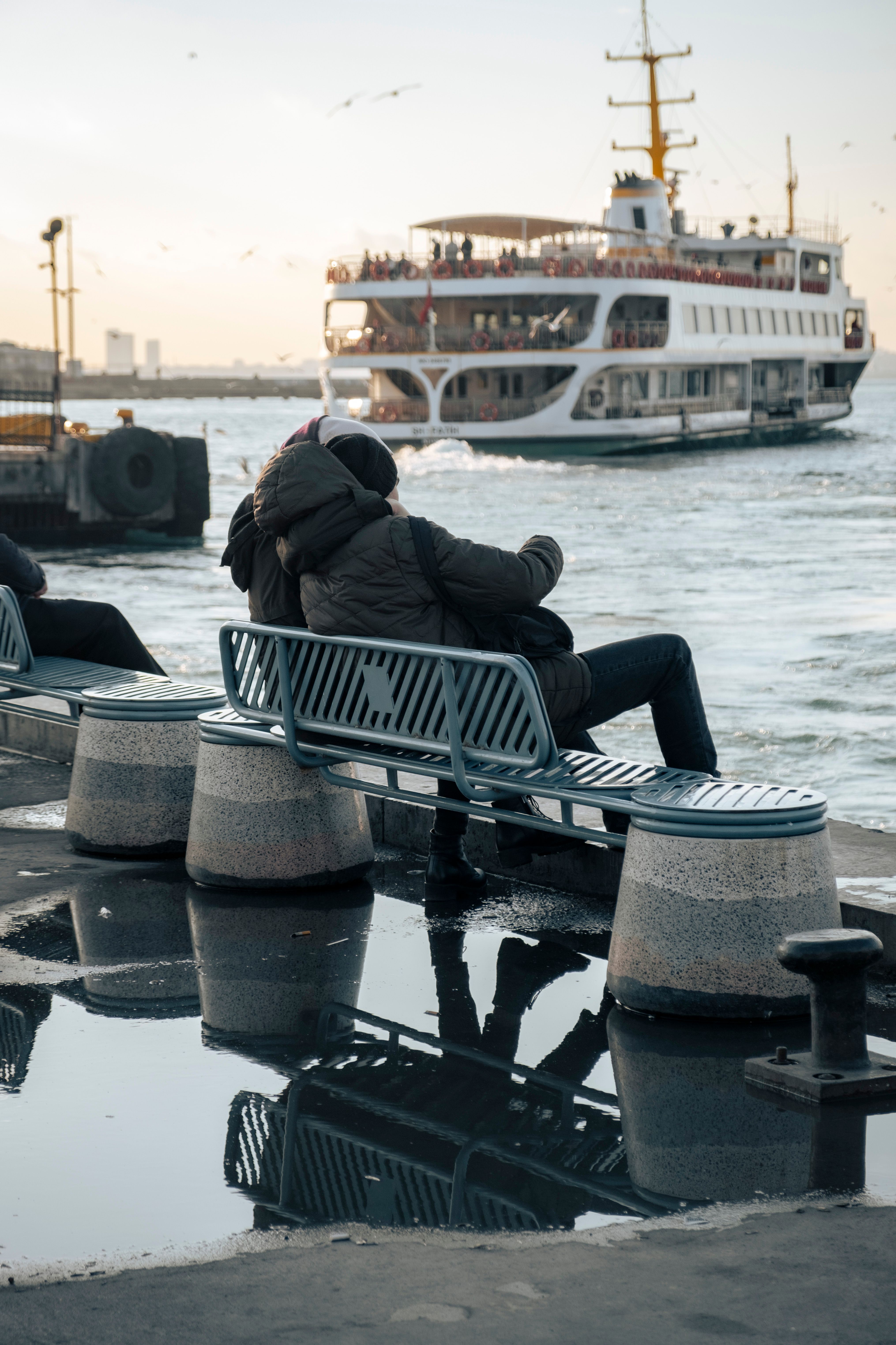 People Sitting on Bench · Free Stock Photo