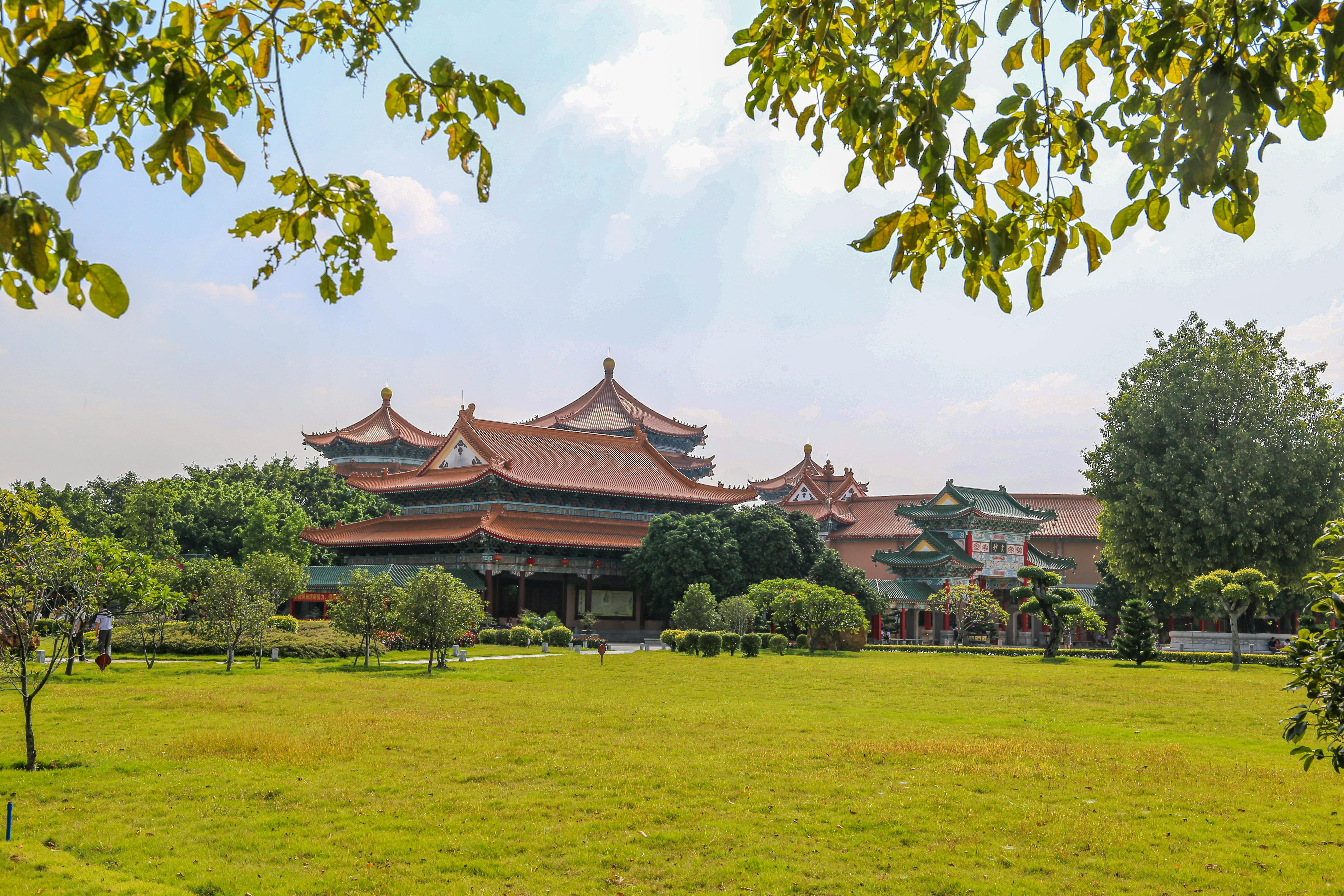Lawn and Temple Buildings behind · Free Stock Photo