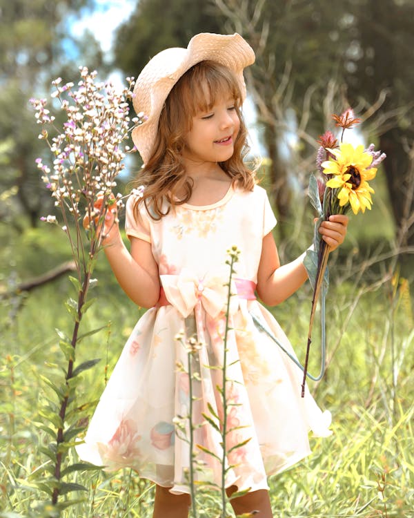 Front Face Girl Photos, Download The BEST Free Front Face Girl Stock ...