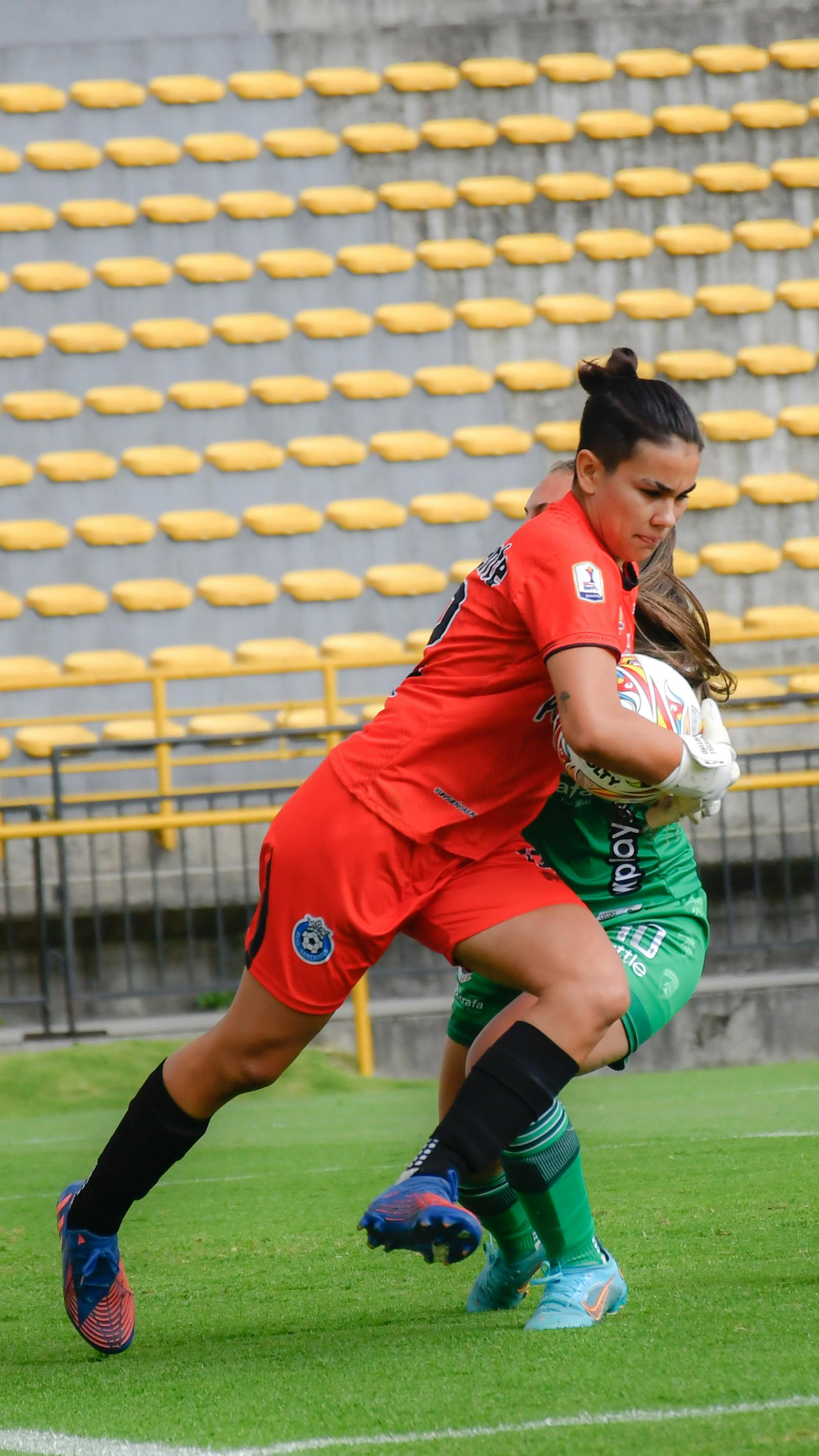 Women Throwing Ball Photos, Download The BEST Free Women Throwing Ball ...