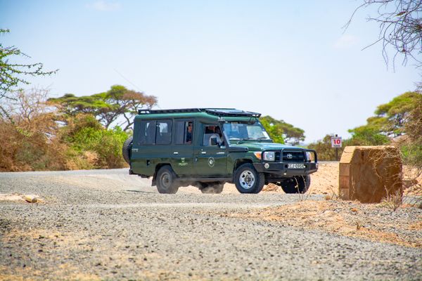 4x4 Safari Photos, Download The BEST Free 4x4 Safari Stock Photos & HD ...