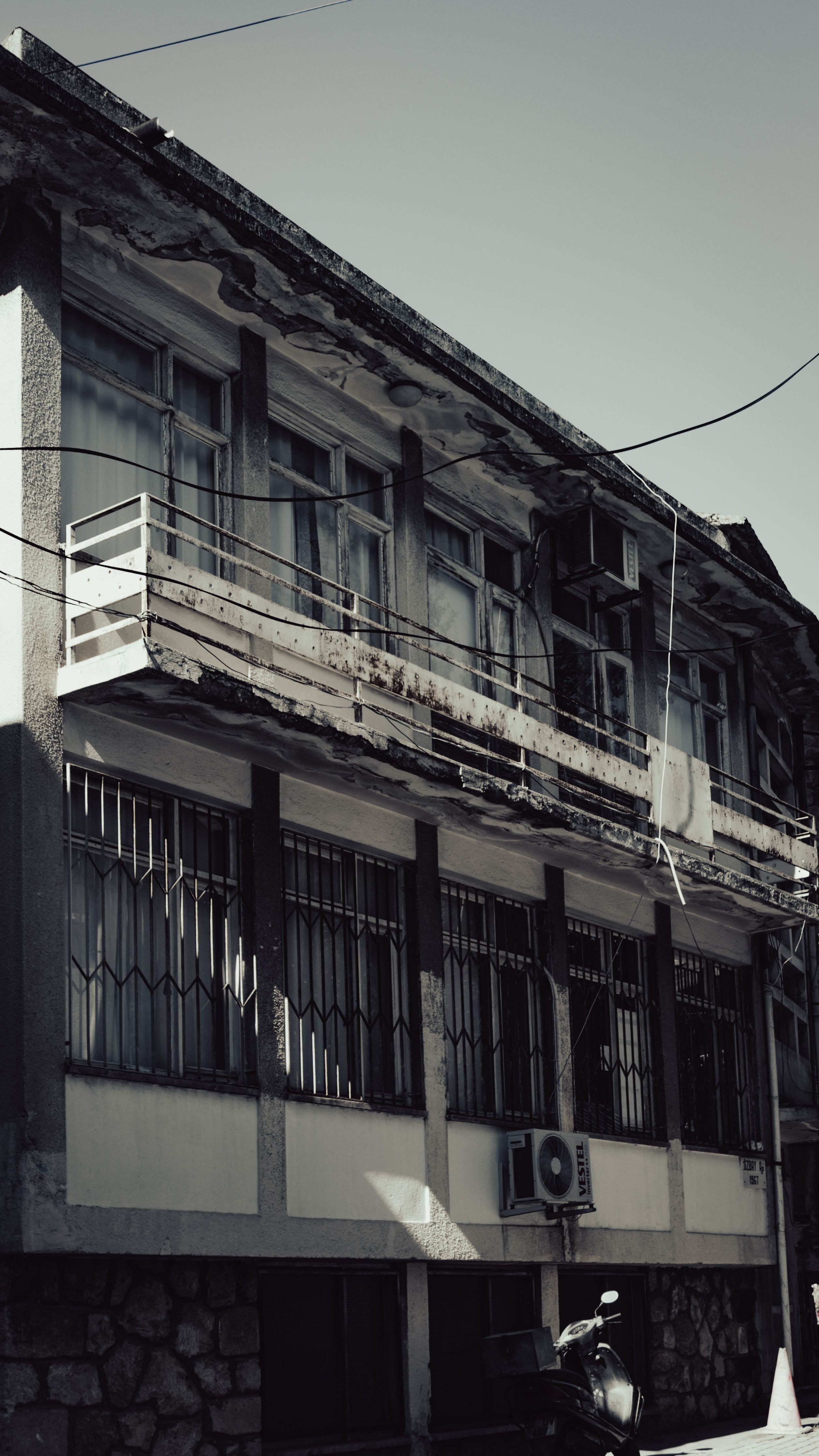 Exterior of an Old Residential Building in City · Free Stock Photo