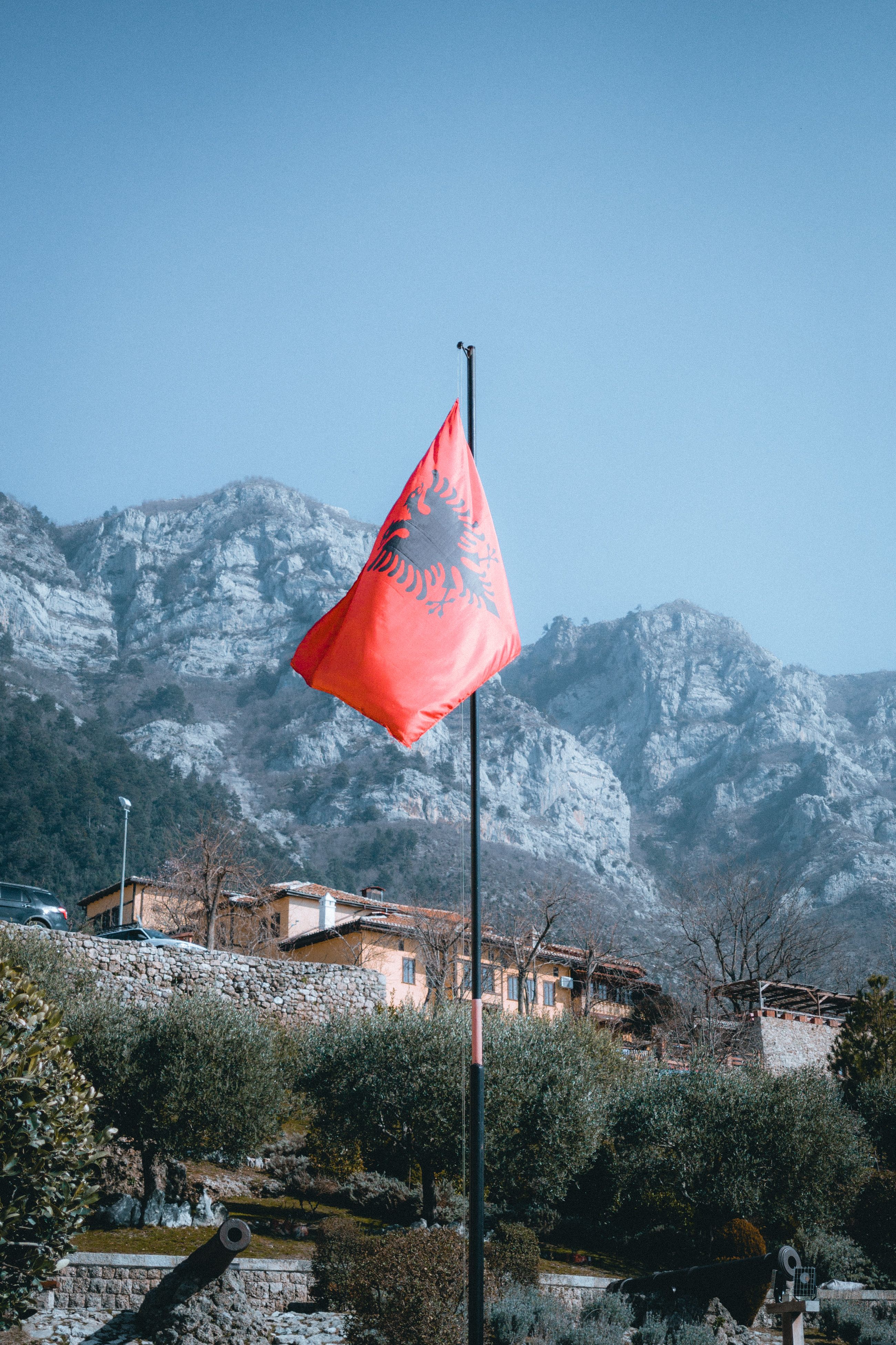 Ilmainen kuvapankkikuva aiheesta albania, albanian lippu, julkisivu ...