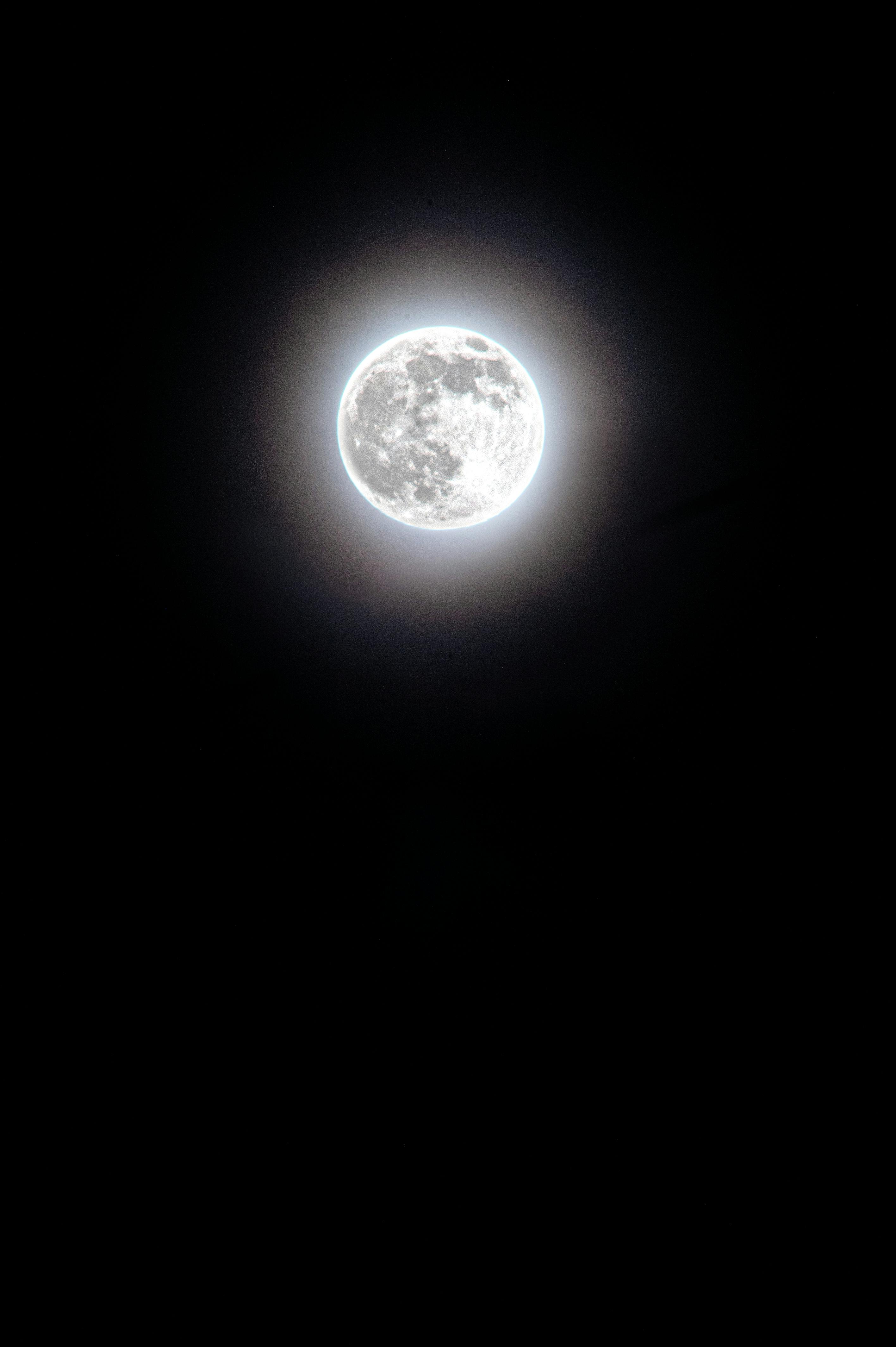 Full Moon · Free Stock Photo