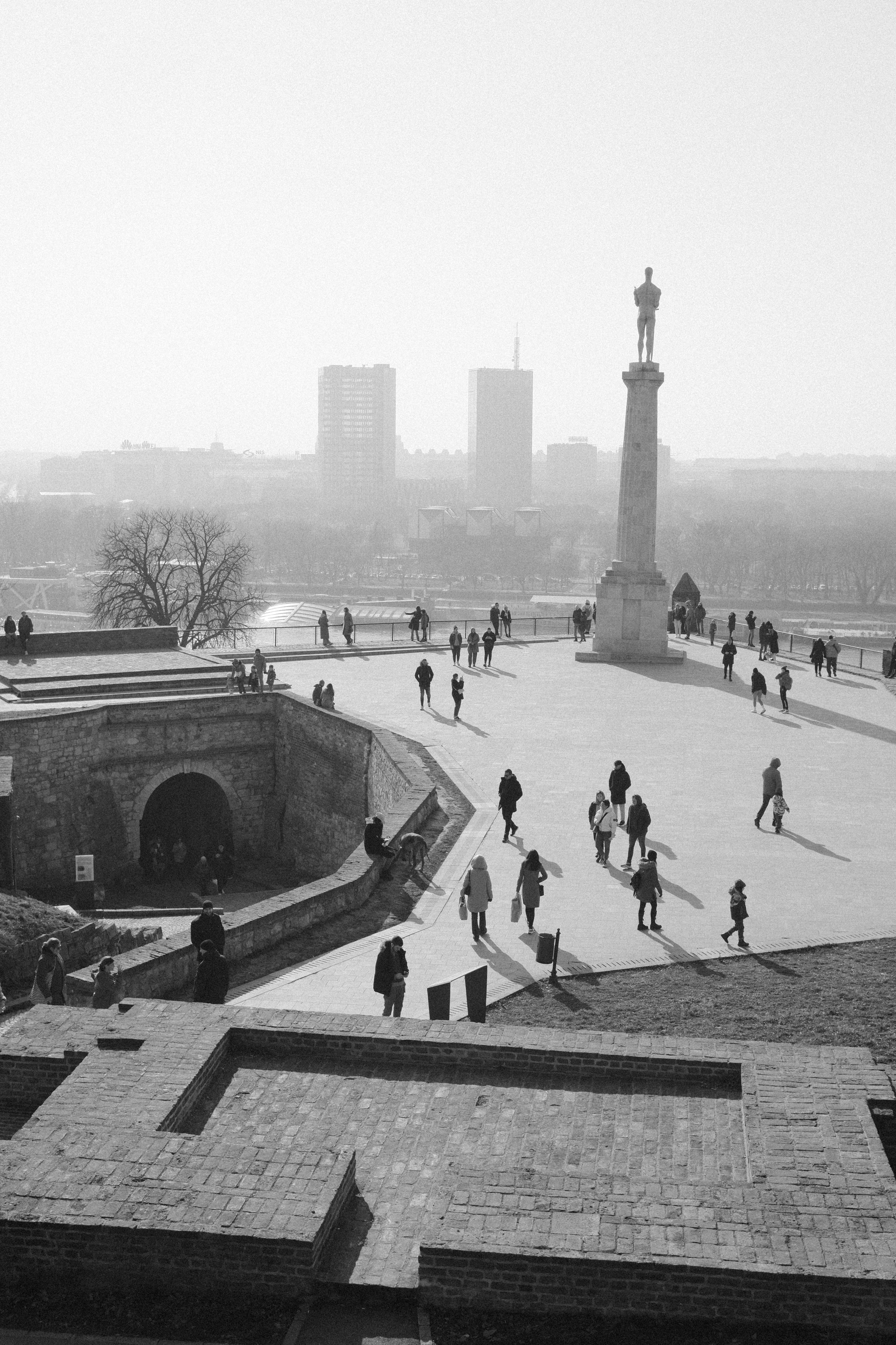 Square with People Walking by the Monument · Free Stock Photo