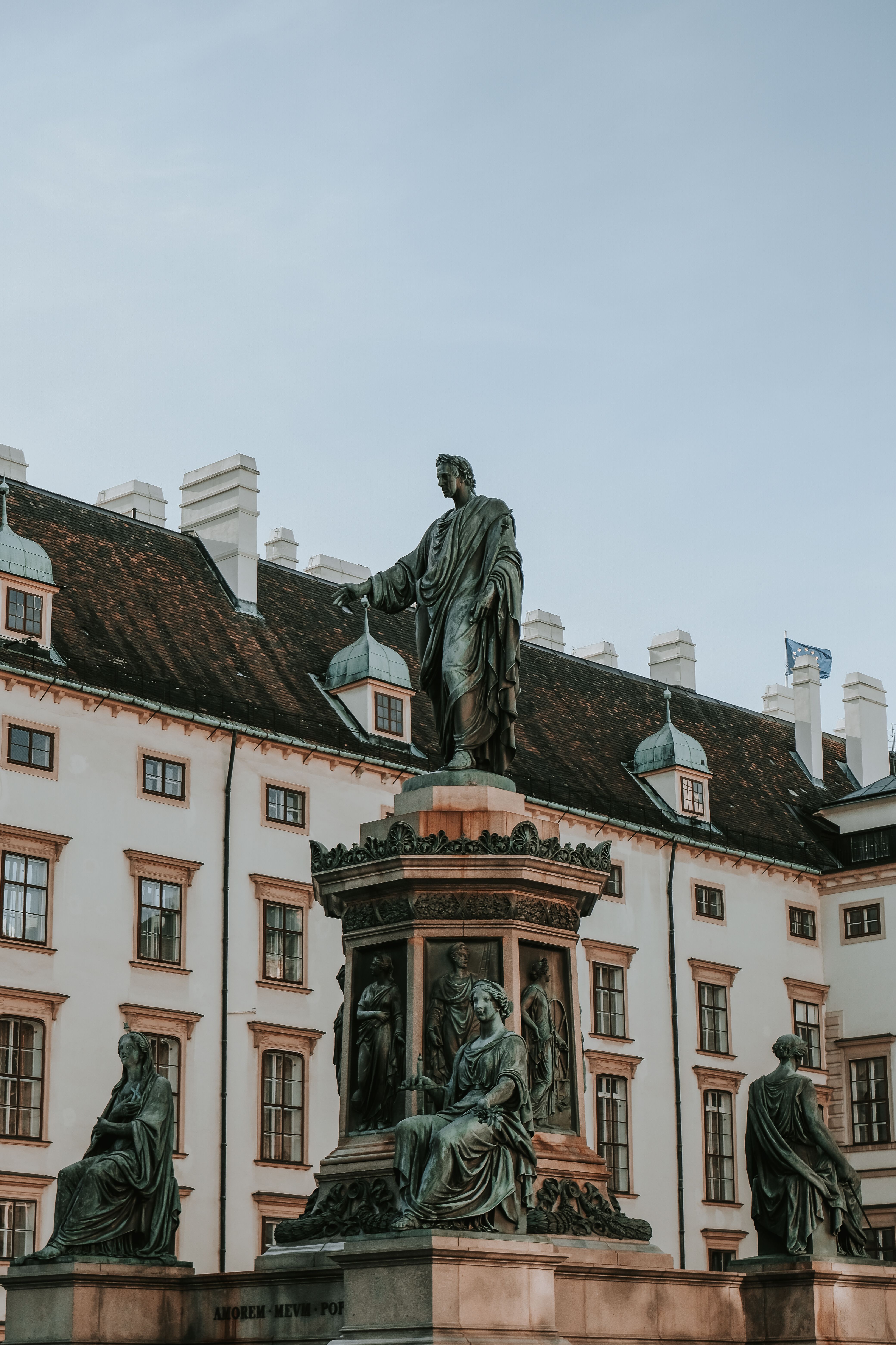 A statue of a man in front of a building · Free Stock Photo