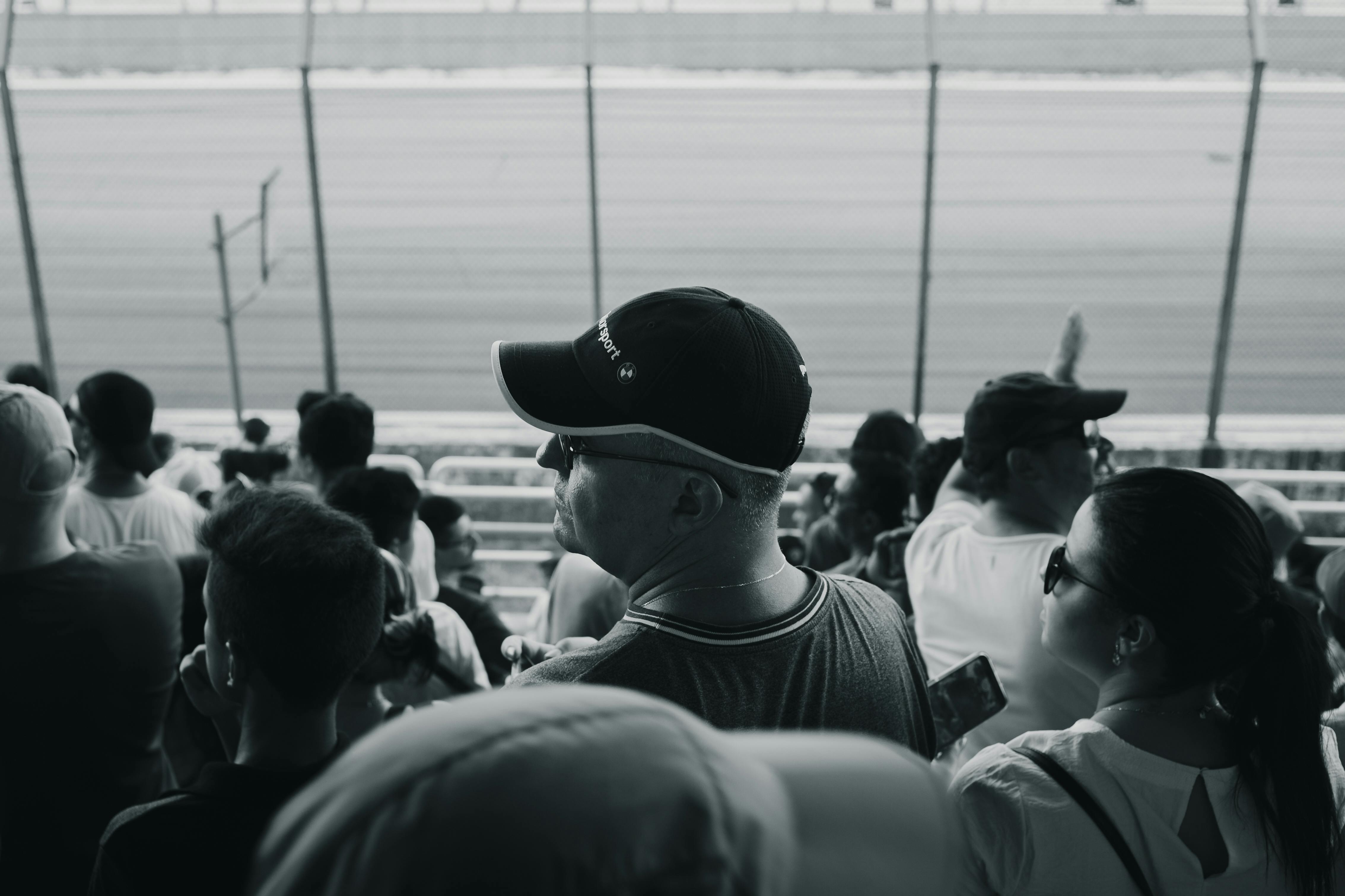 Crowd Racing Photos, Download The BEST Free Crowd Racing Stock Photos ...
