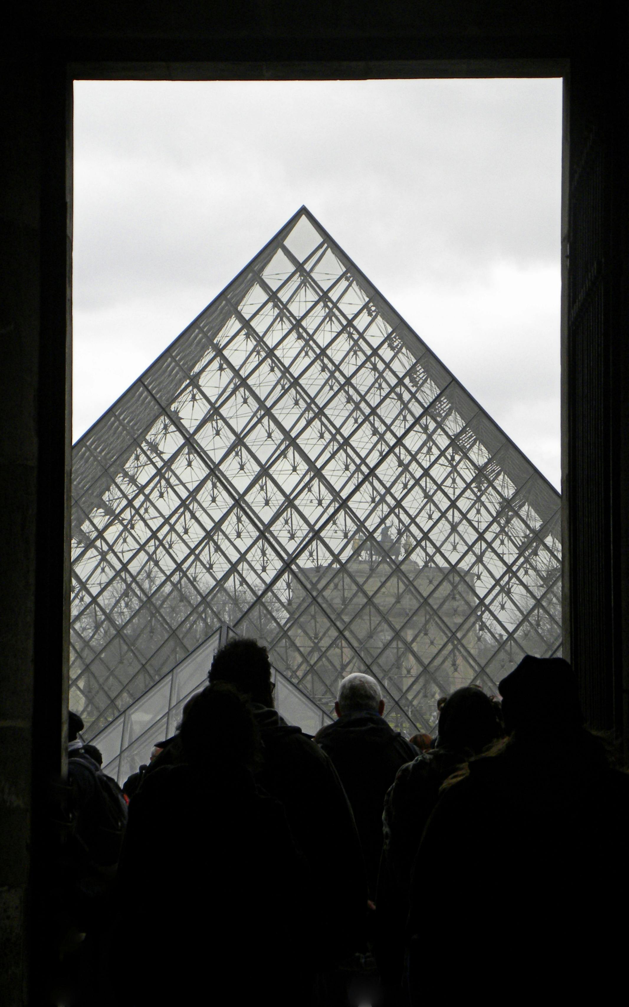 Louvre Paramida · Foto de stock gratuita