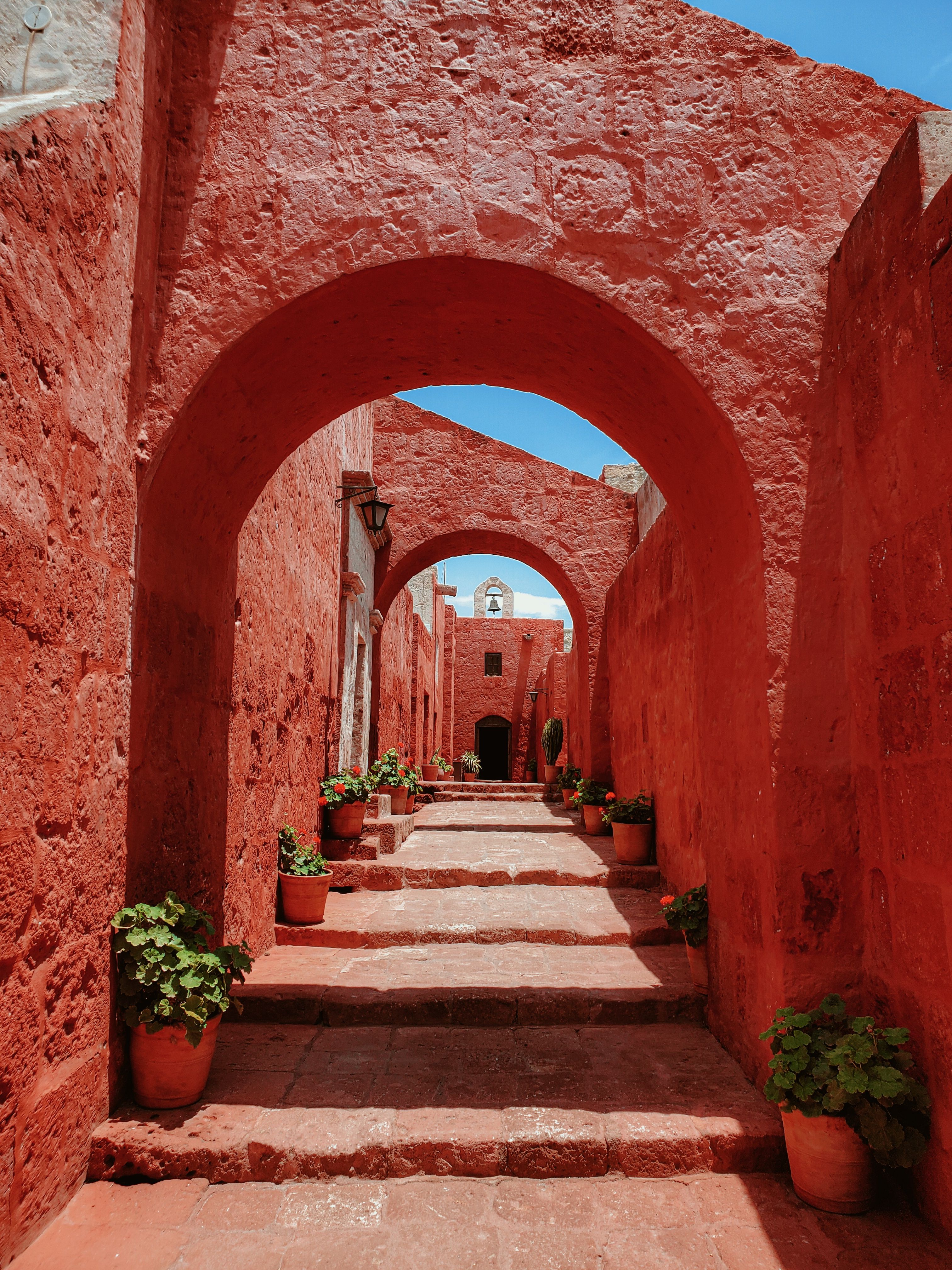 Arched Walkway with Steps · Free Stock Photo