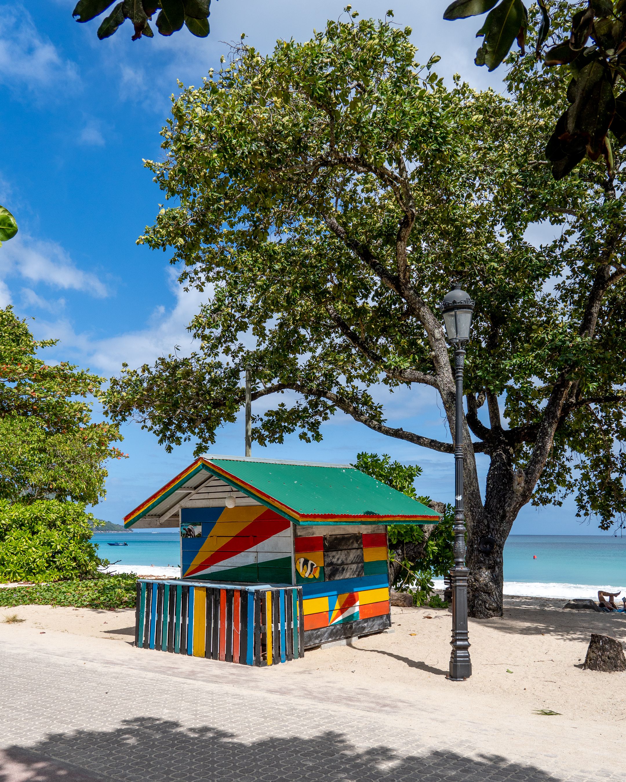 Colourful Kiosk on the Beachfront Promenade · Free Stock Photo