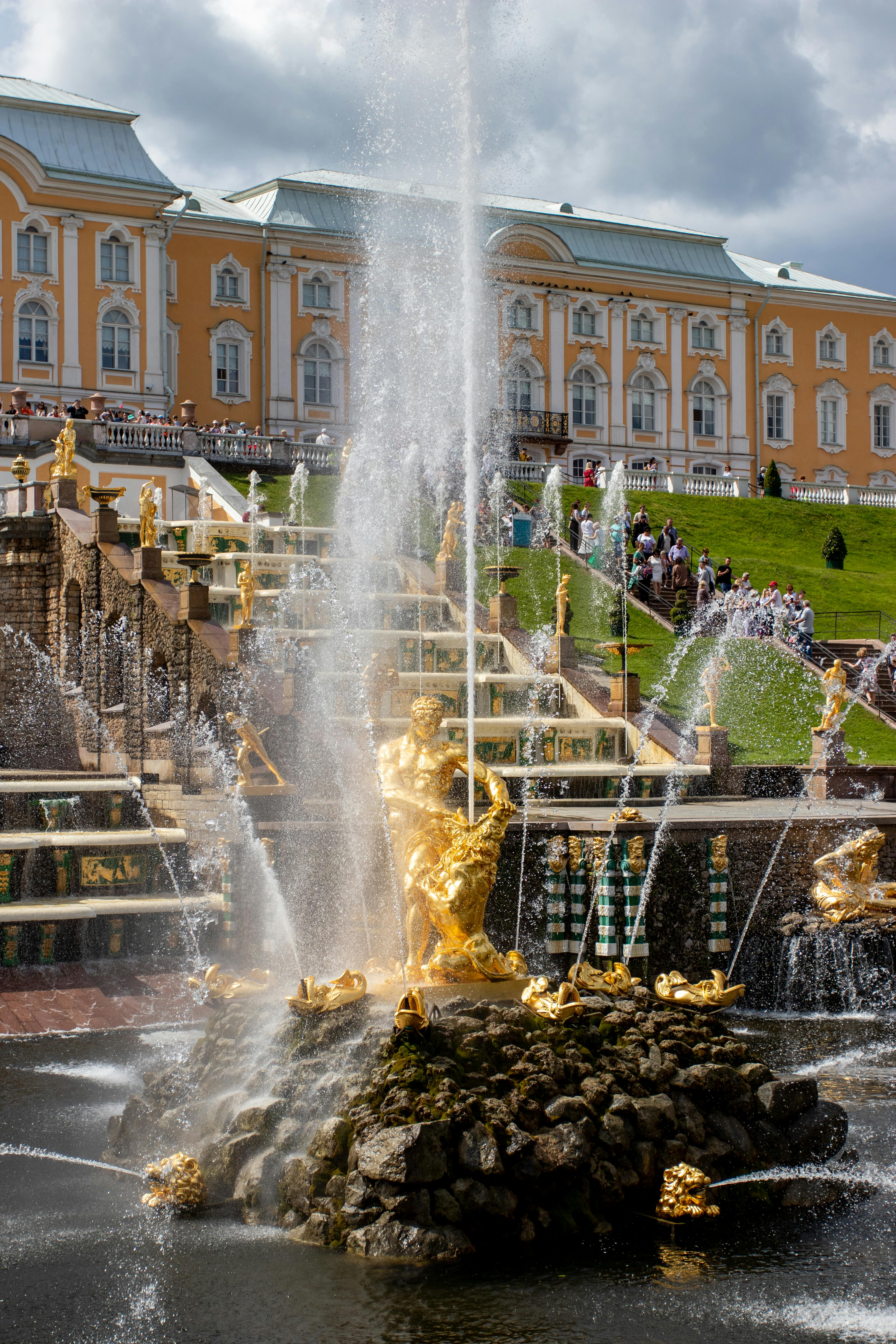 Close up of Golden Fountain in Peterhof · Free Stock Photo