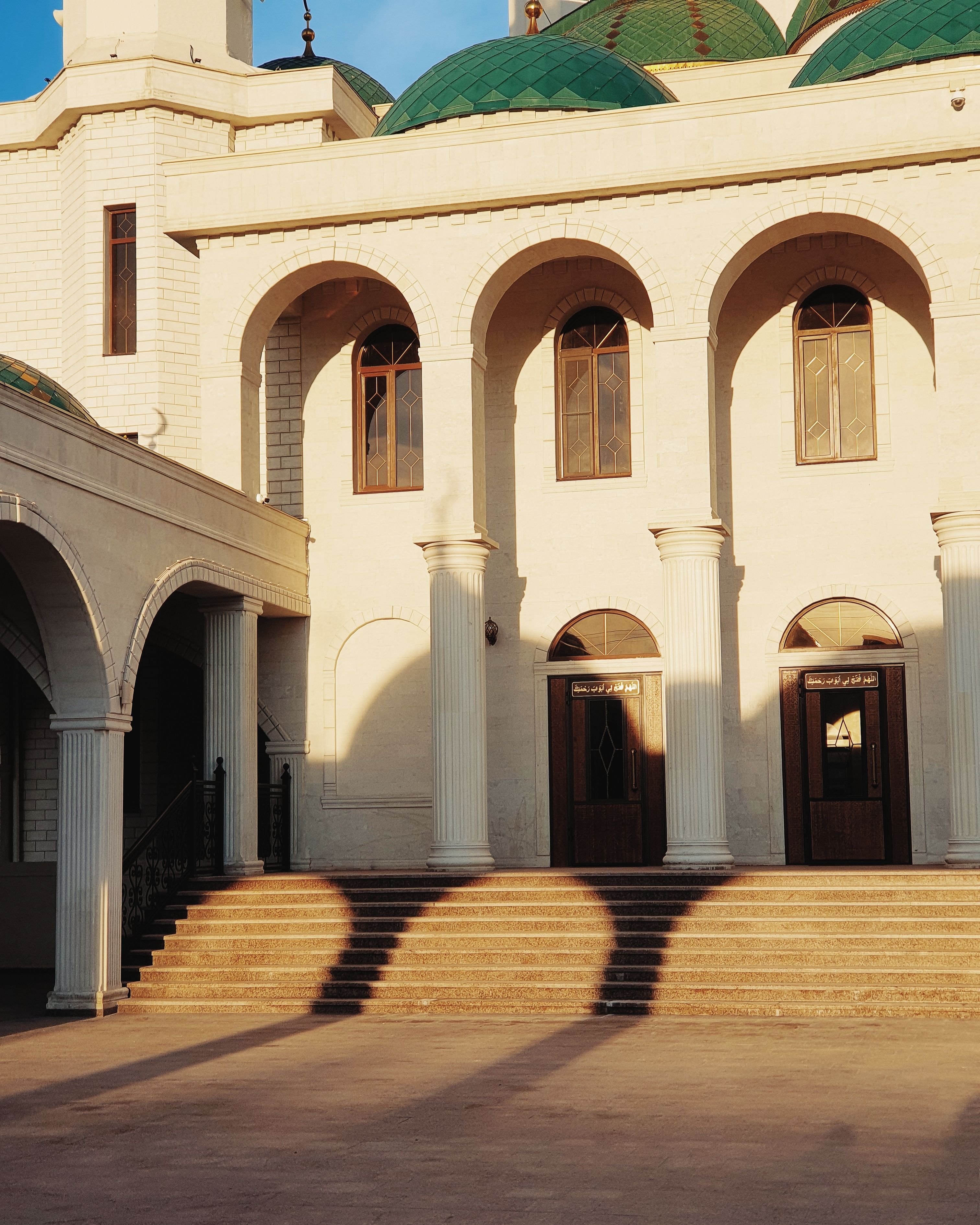 Entrance to Mosque · Free Stock Photo