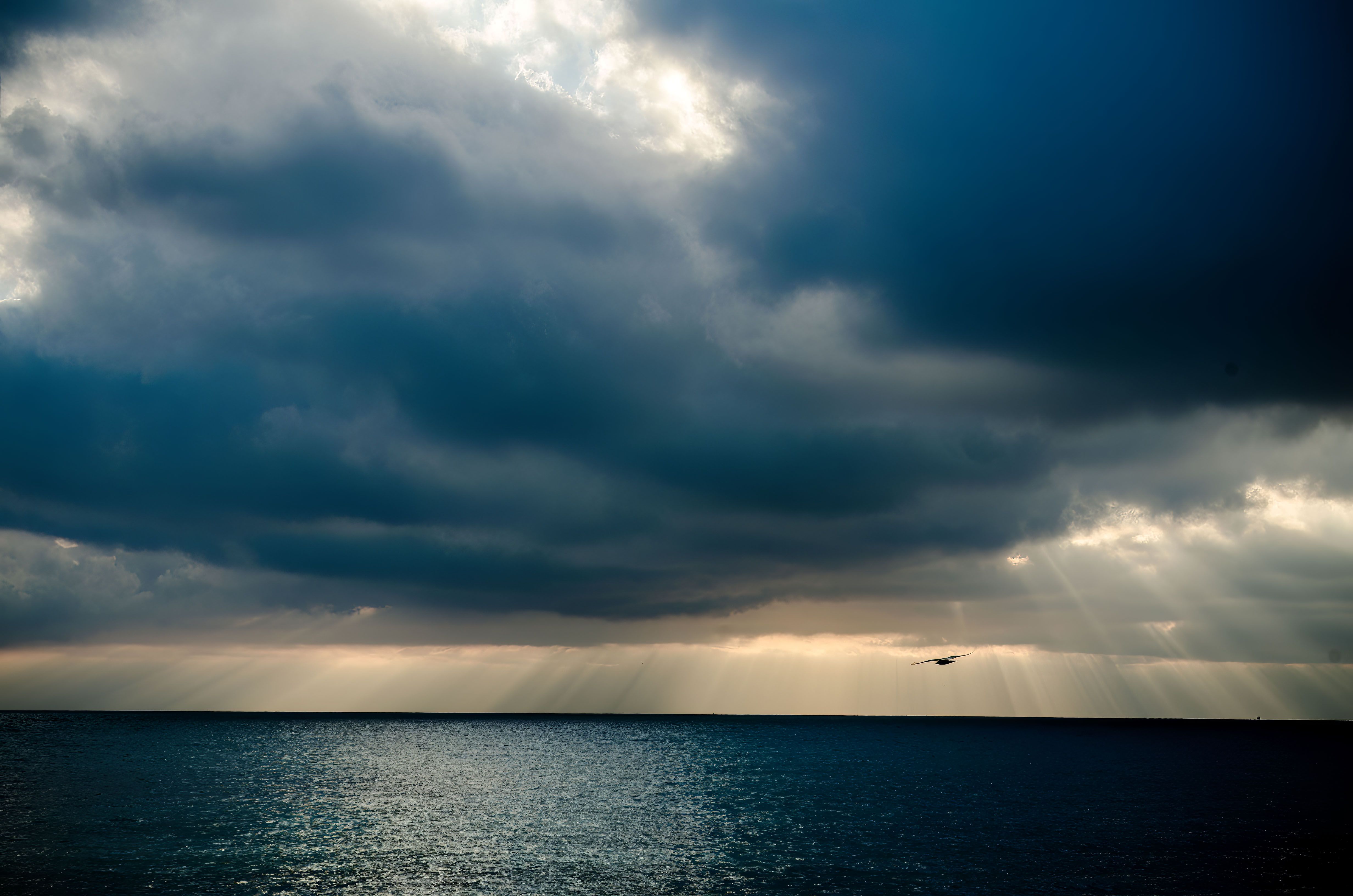 Amazing Cloudscape over the Ocean · Free Stock Photo