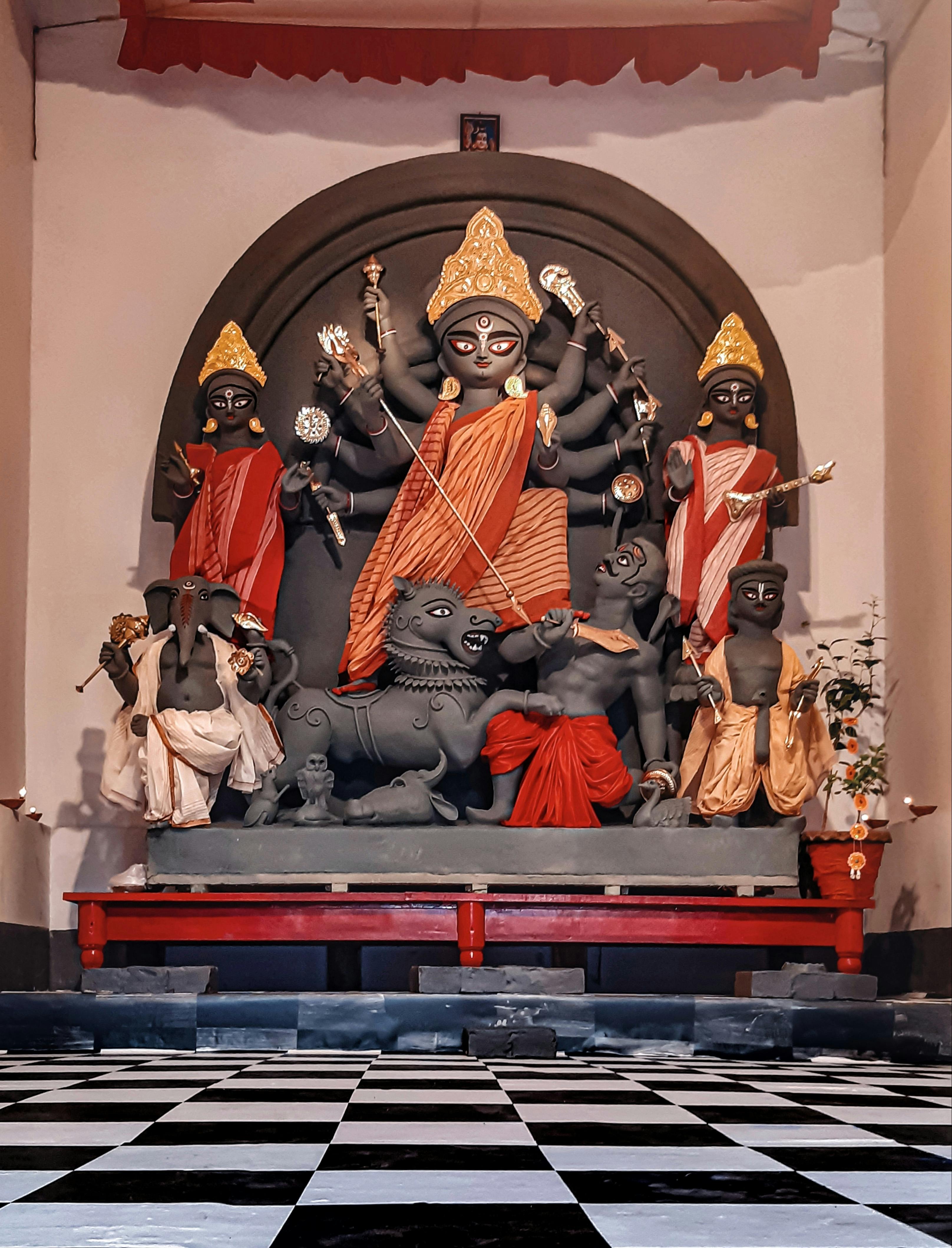 Statue of the Hindu Deity Shiva in Bangkoks Dev Mandir Temple · Free ...