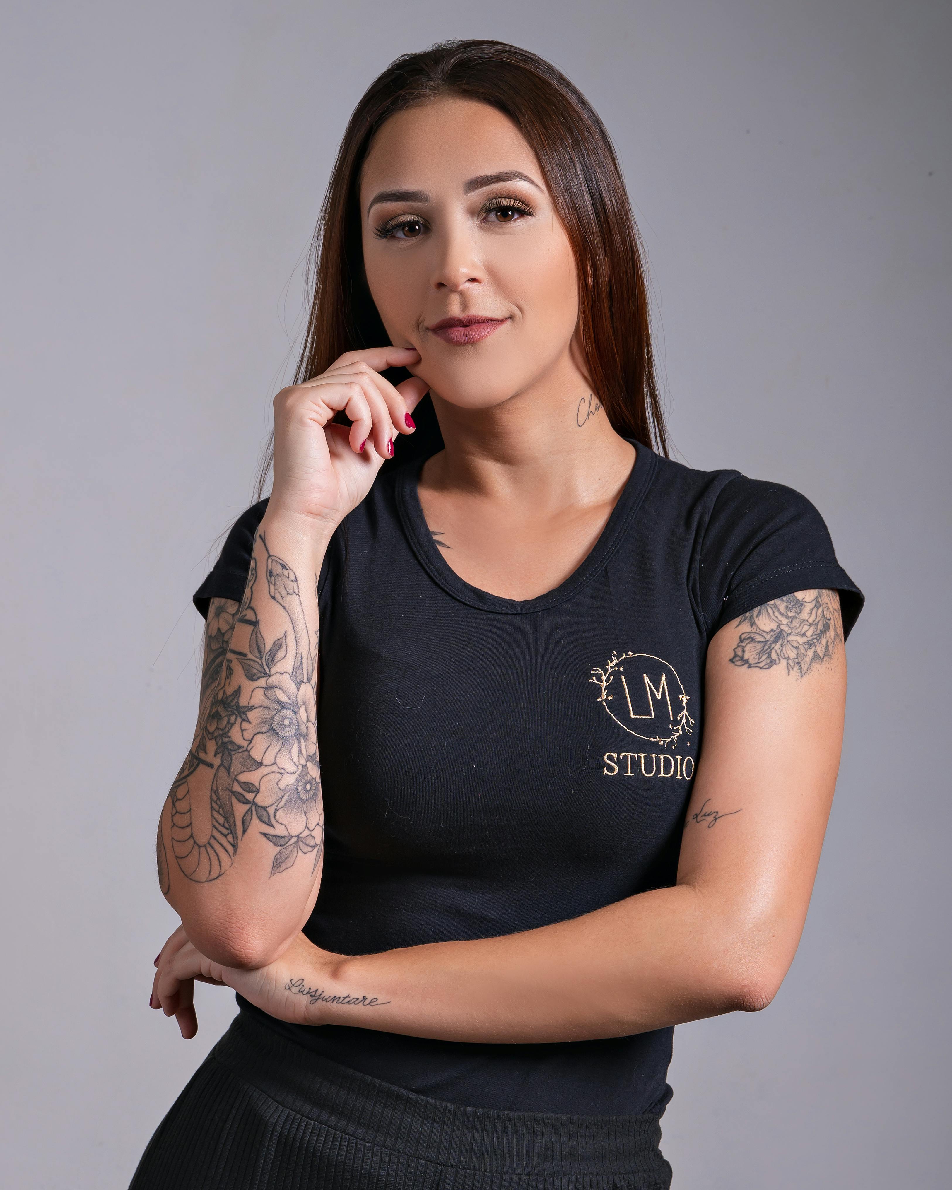 Foto profissional gratuita de artes do corpo, beleza, braços tatuados ...