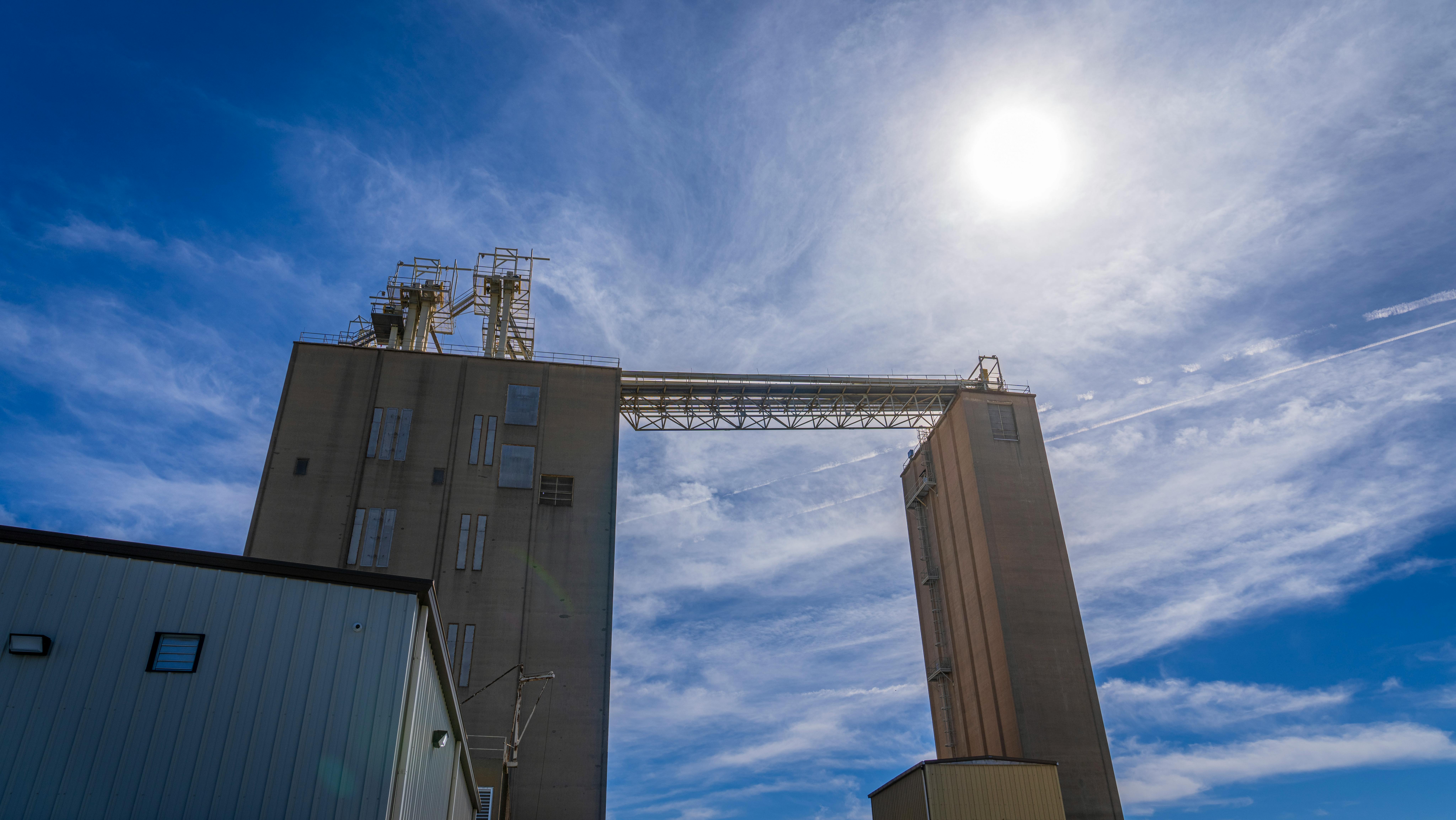 Sunlight over Buildings · Free Stock Photo