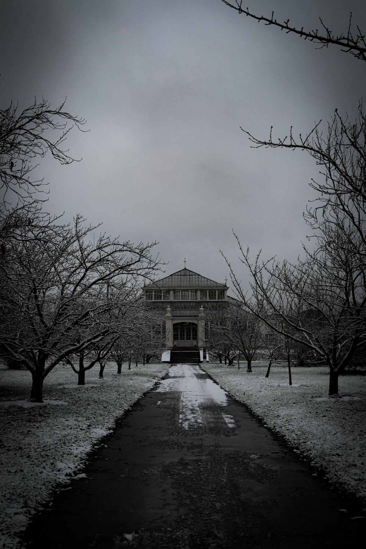 Victorian House In Snow Photos, Download The BEST Free Victorian House ...