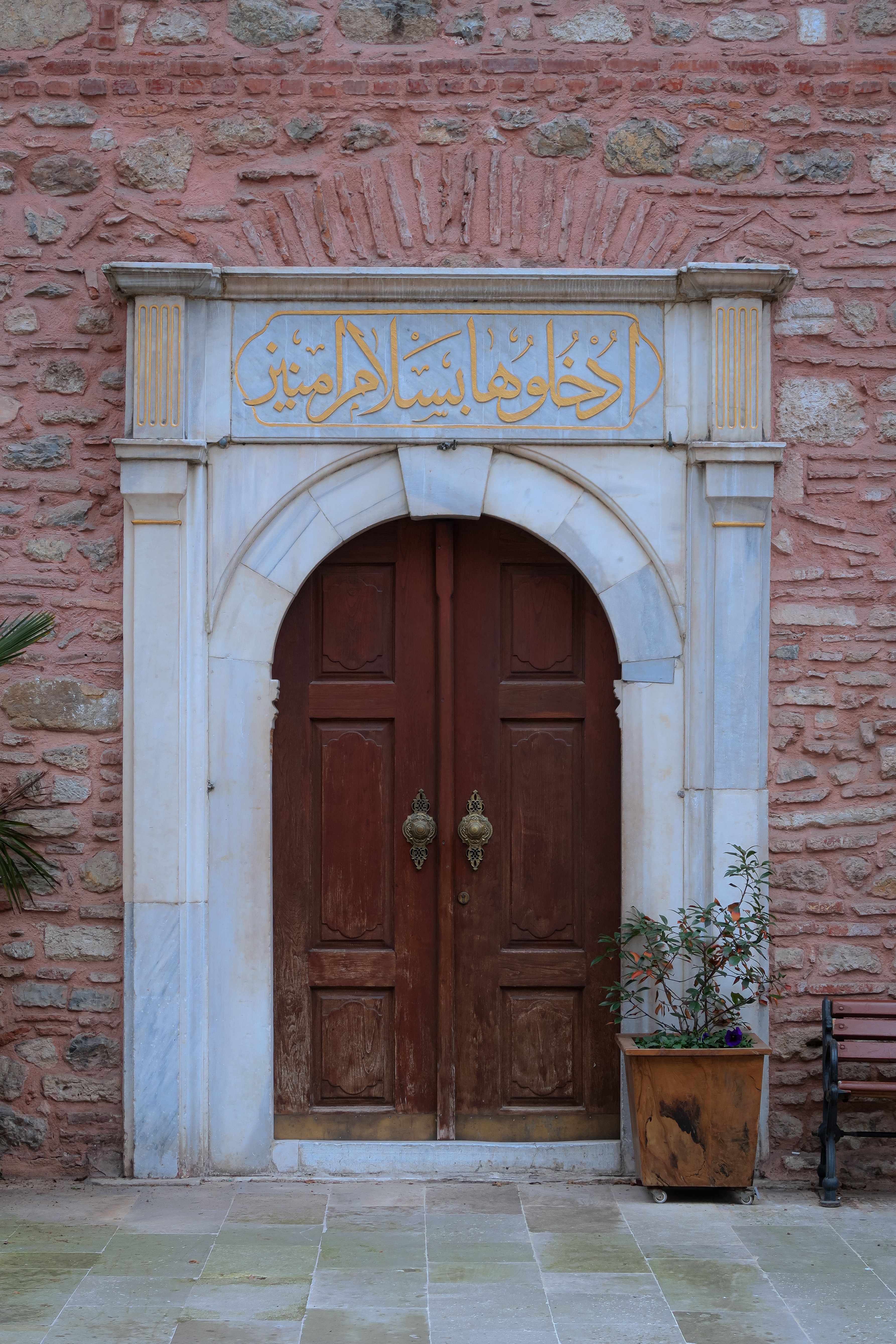 Arabic Writing above Mosque Entrance Doors · Free Stock Photo