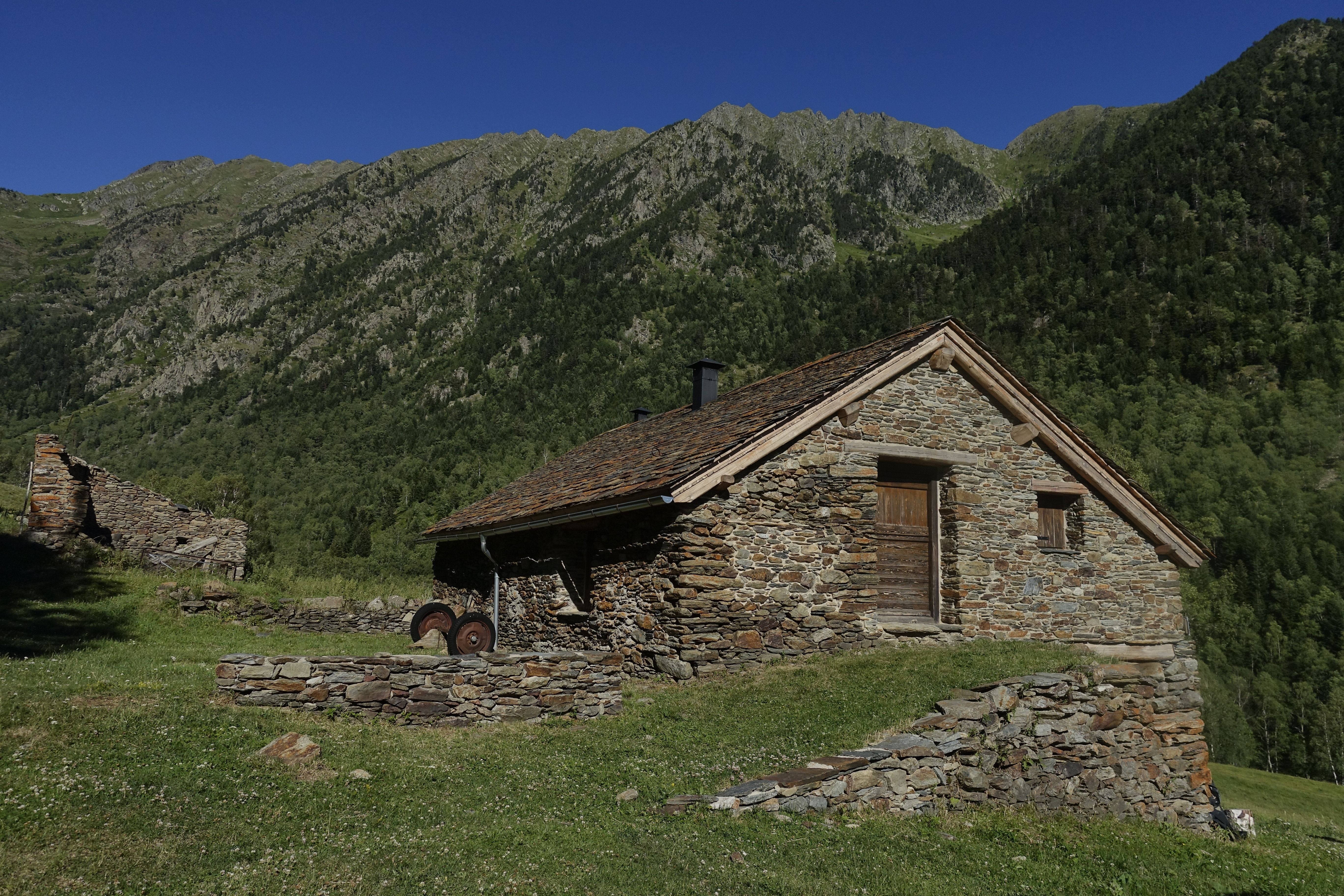 Stone Mountain Cottage · Free Stock Photo