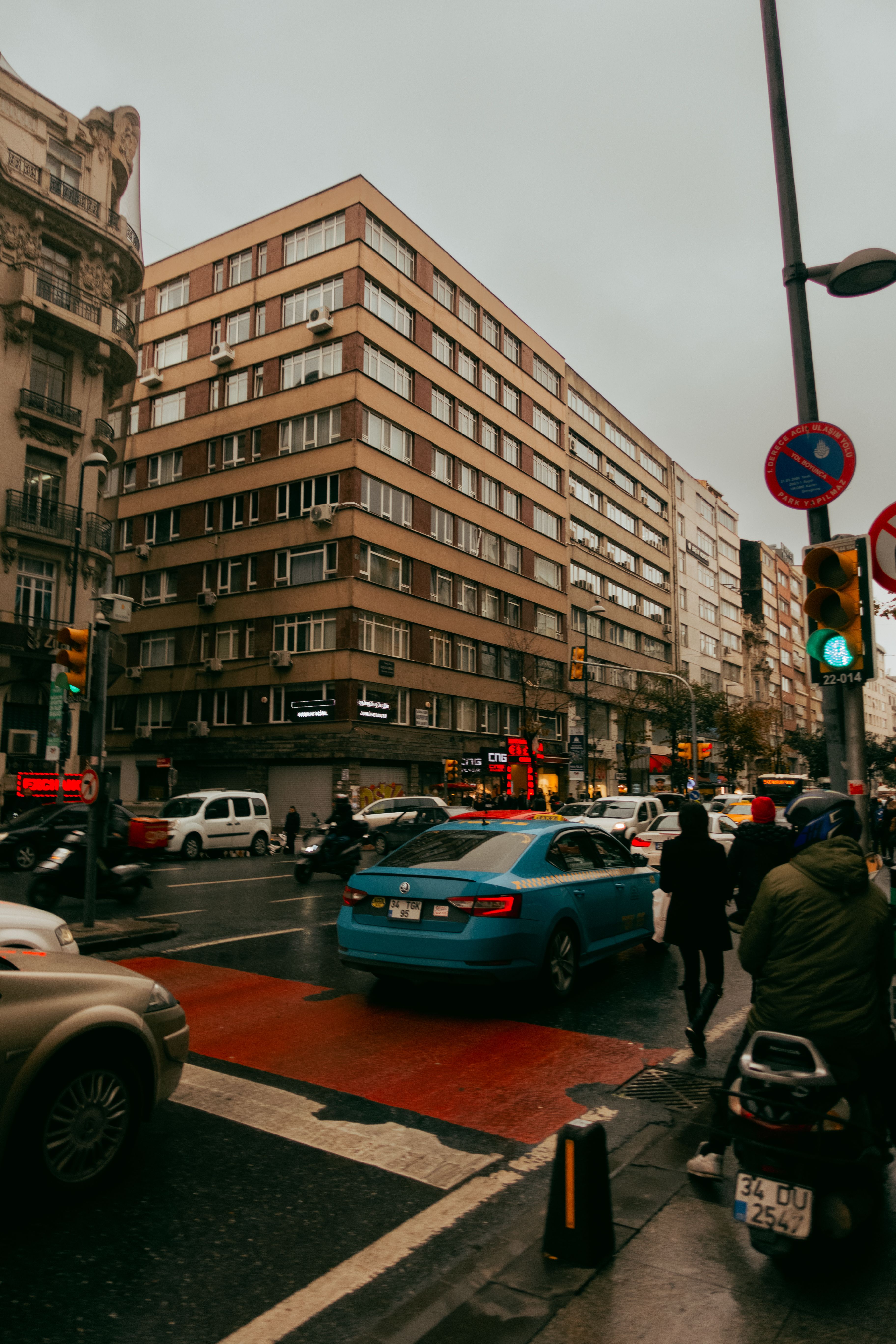 Rush Hour in a City · Free Stock Photo