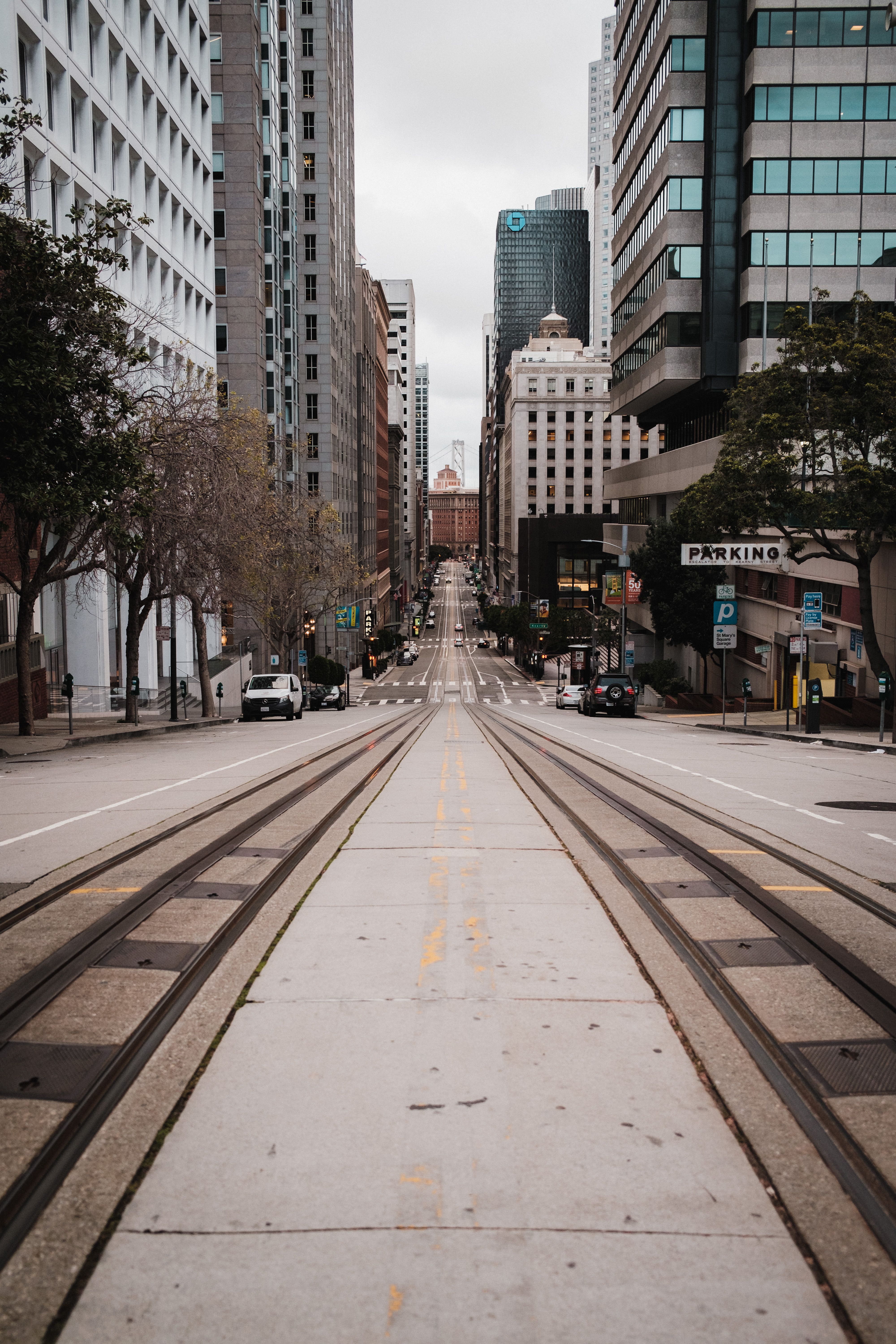 Straight Street in City · Free Stock Photo