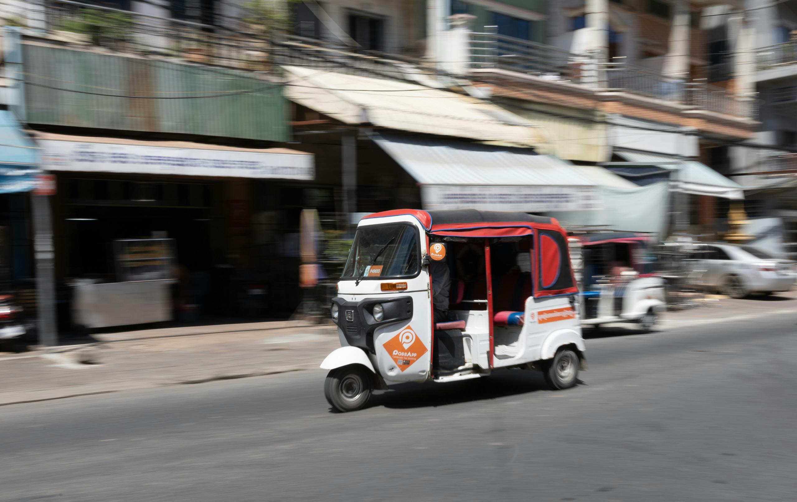 Men Walking on Street with Auto Rickshaws behind · Free Stock Photo