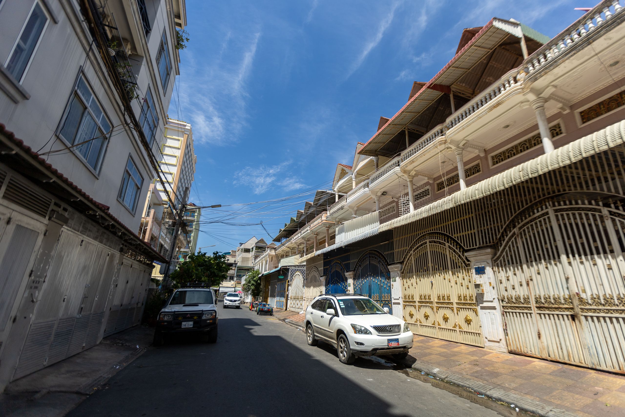 Clear Sky over Street in City · Free Stock Photo
