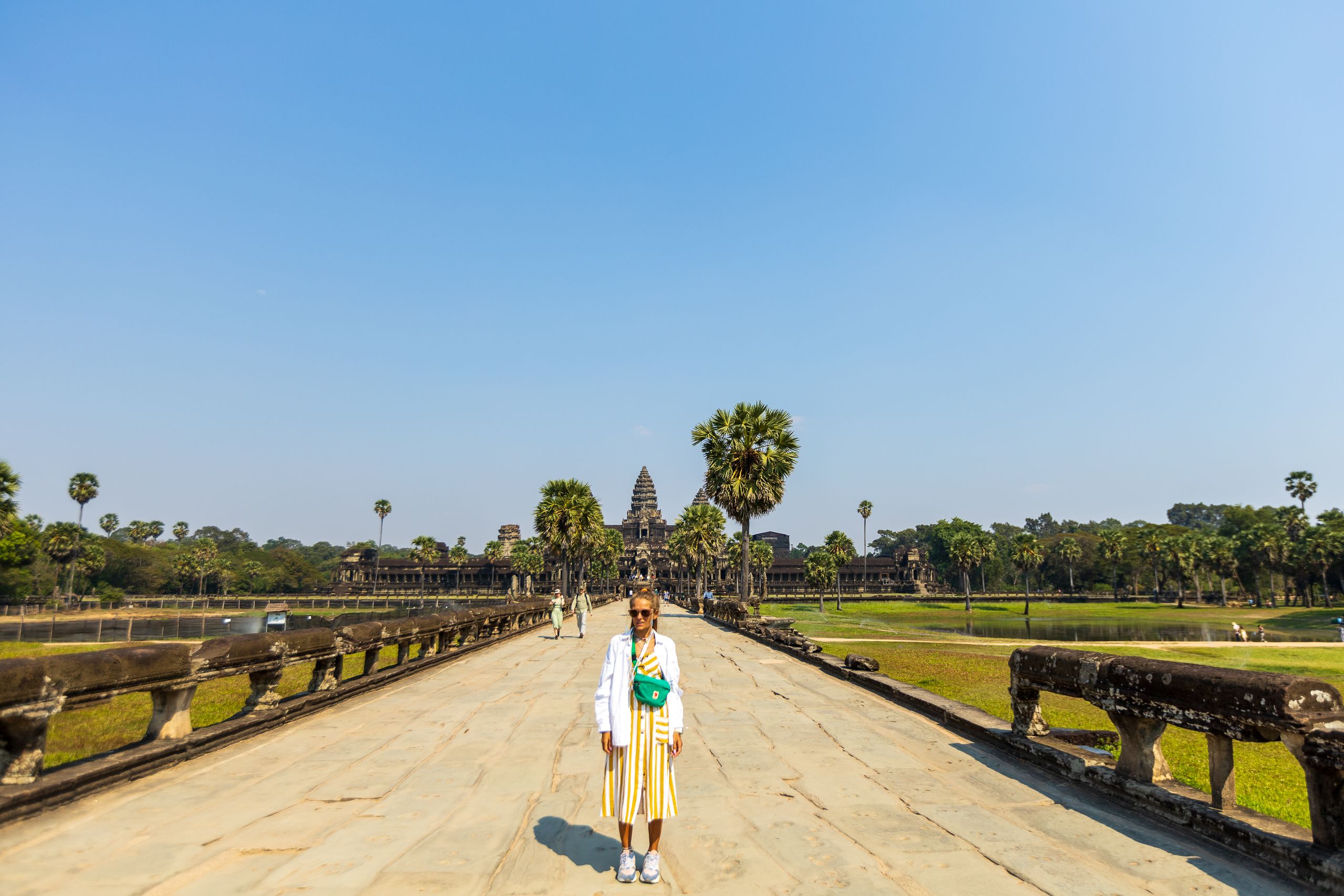 Woman in front of the Angkor Wat, Siem Reap, Cambodia · Free Stock Photo