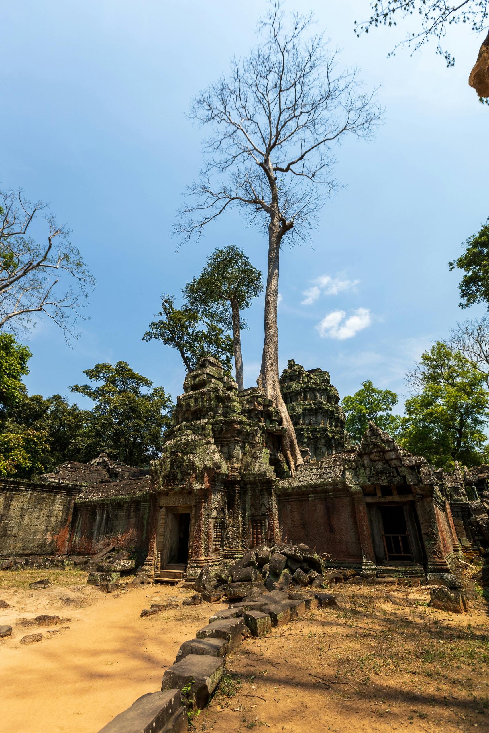 Sunlit Building in Ruins · Free Stock Photo
