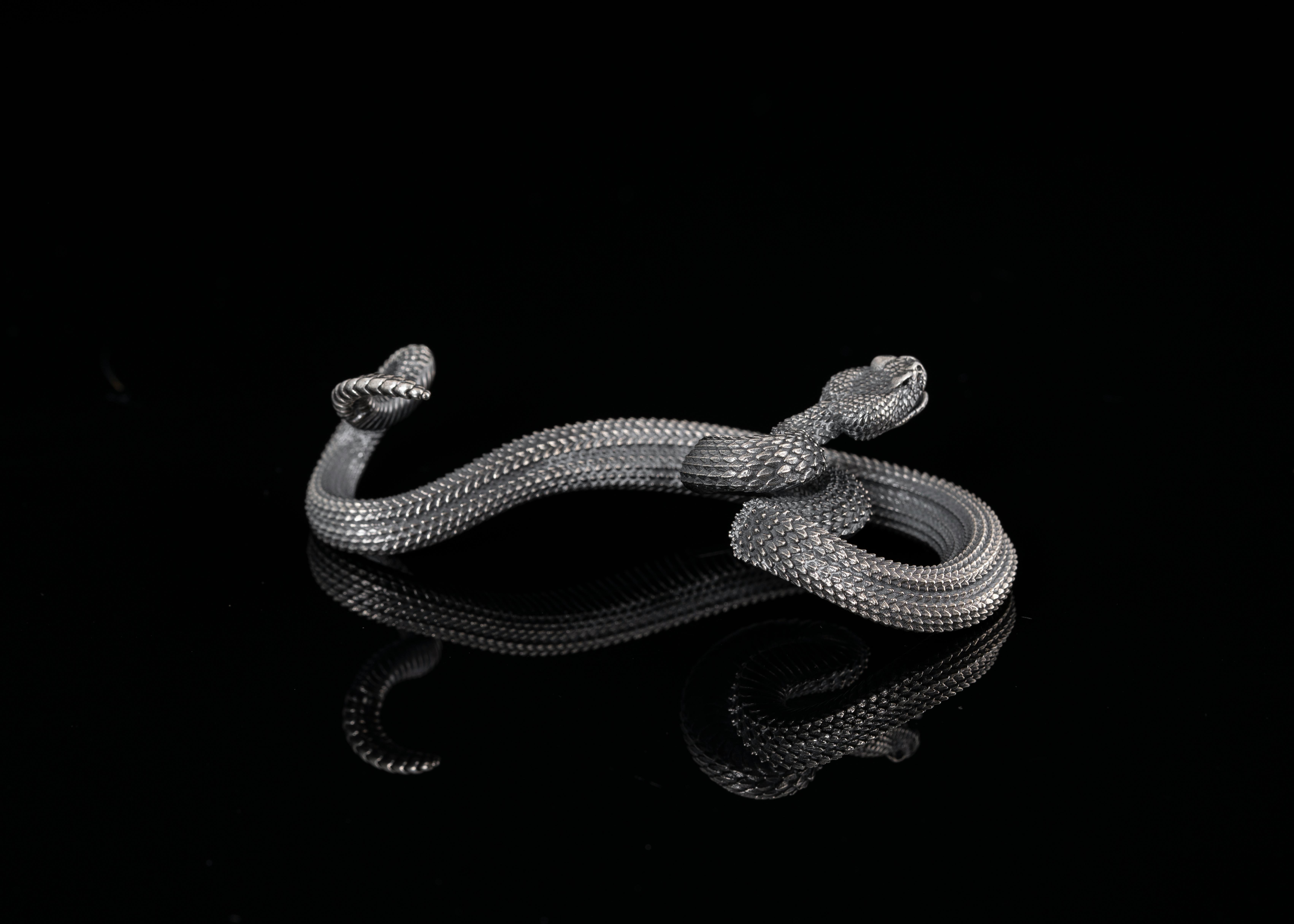 Metal Snake Pen Holder · Free Stock Photo