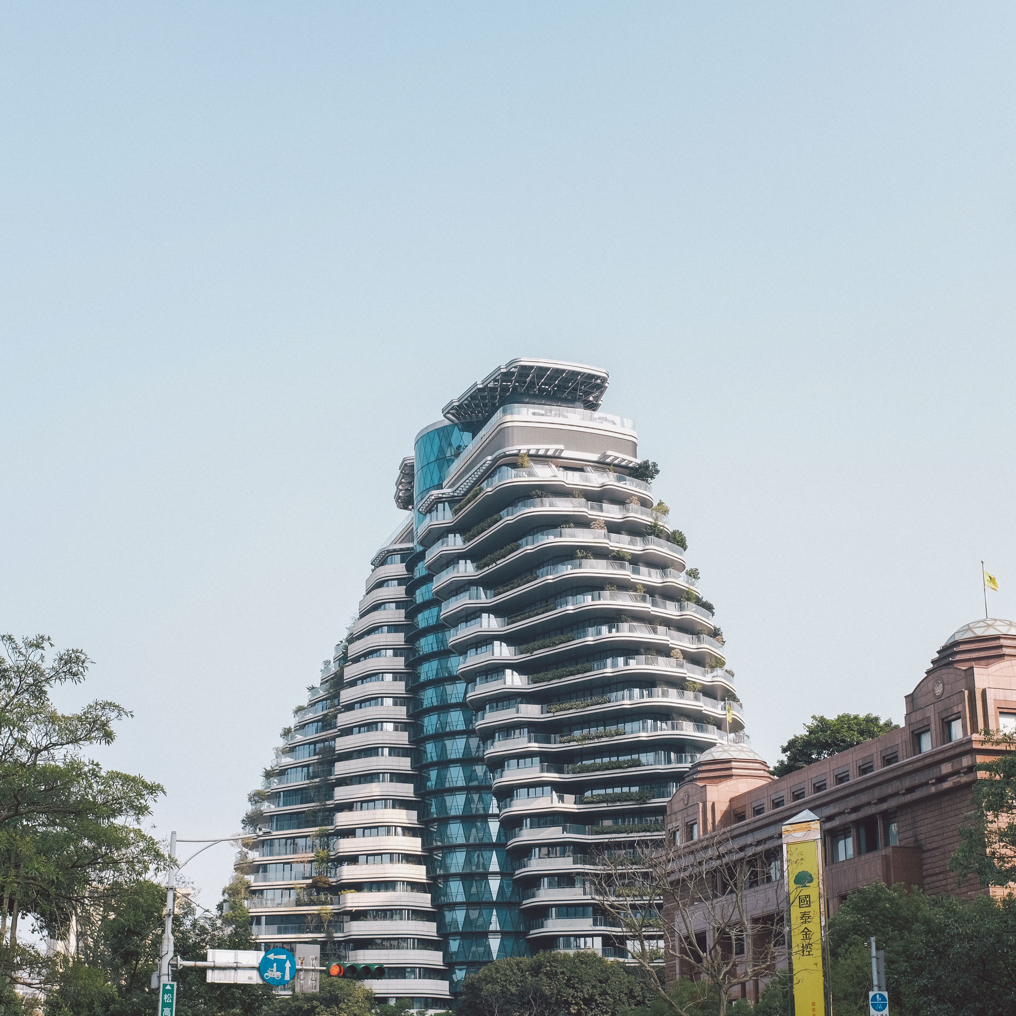 Building During Golden Hour · Free Stock Photo
