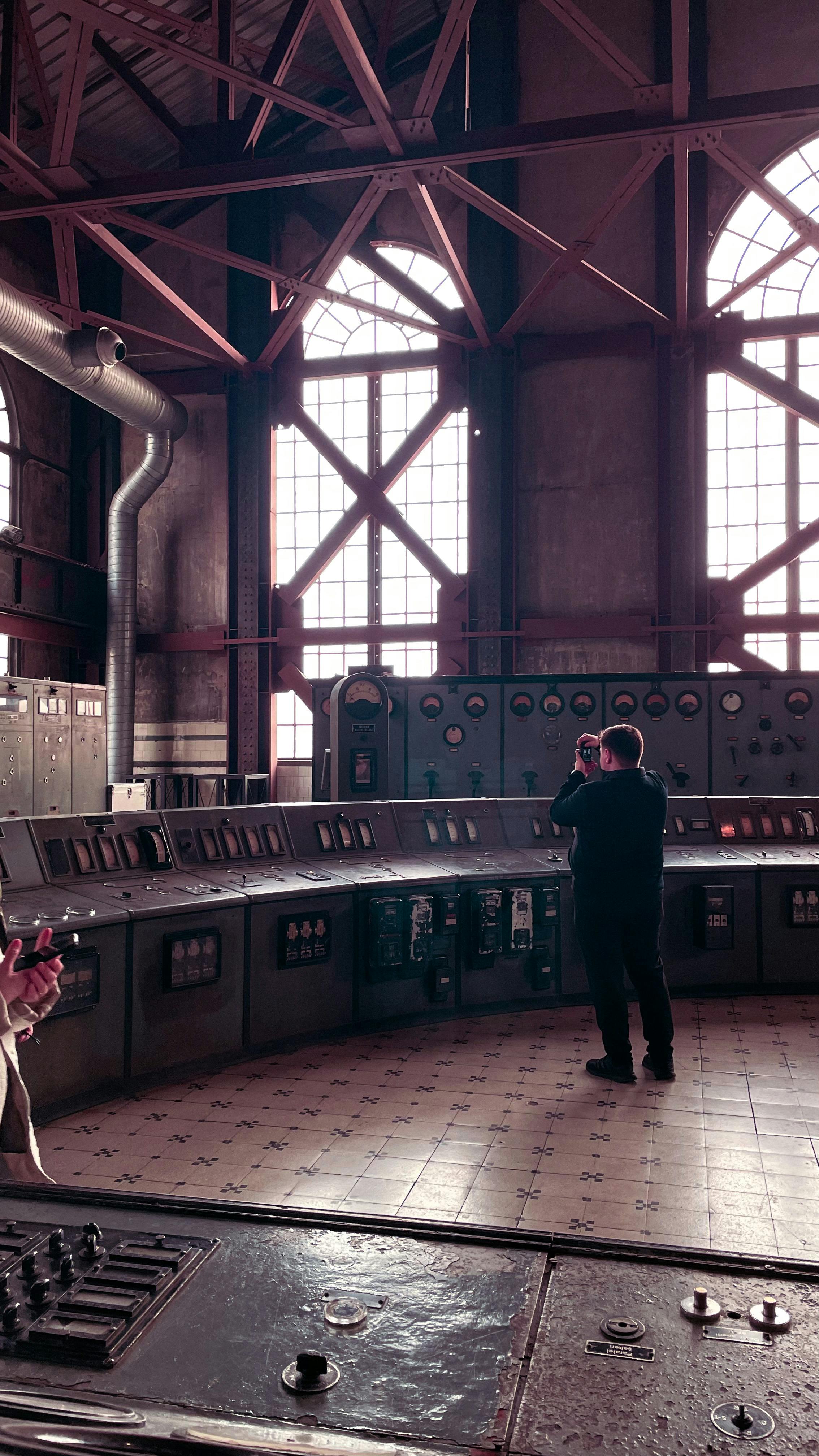 Old Engineers Photos, Download The BEST Free Old Engineers Stock Photos ...